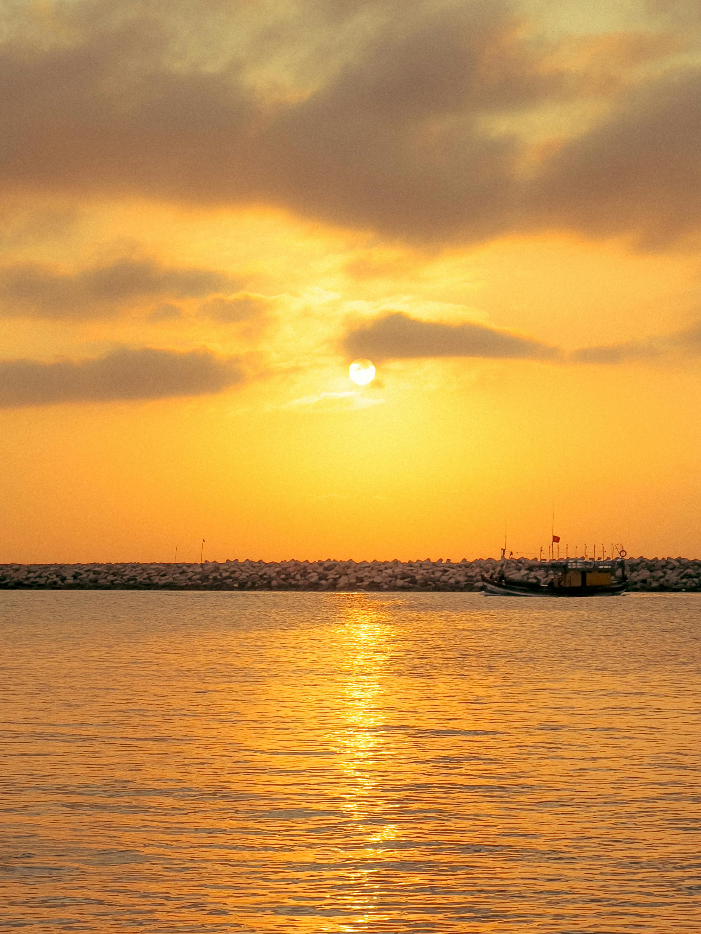 Boat on Water during Sunset · Free Stock Photo