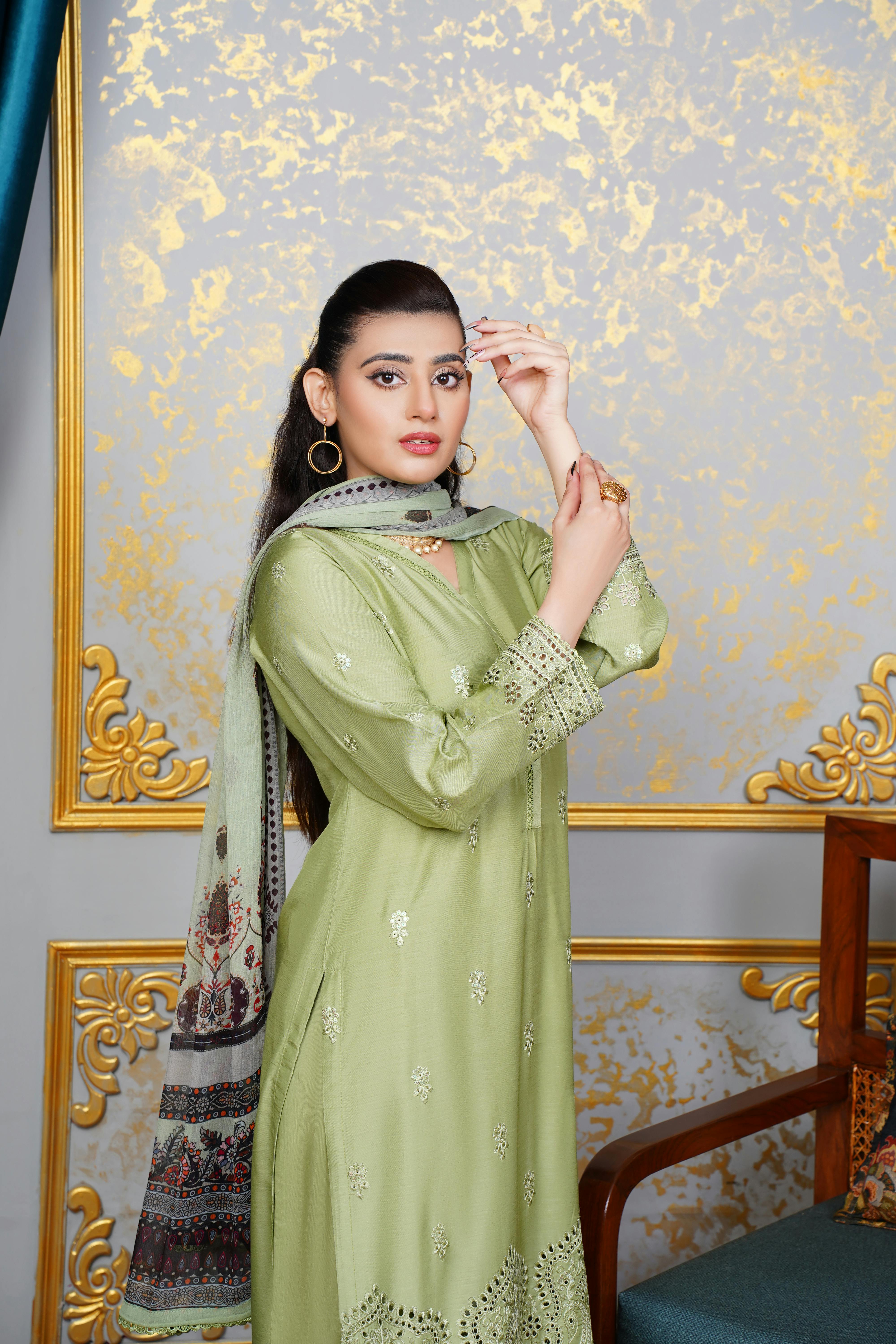 Female Professional Pakistani Photos, Download The BEST Free Female ...