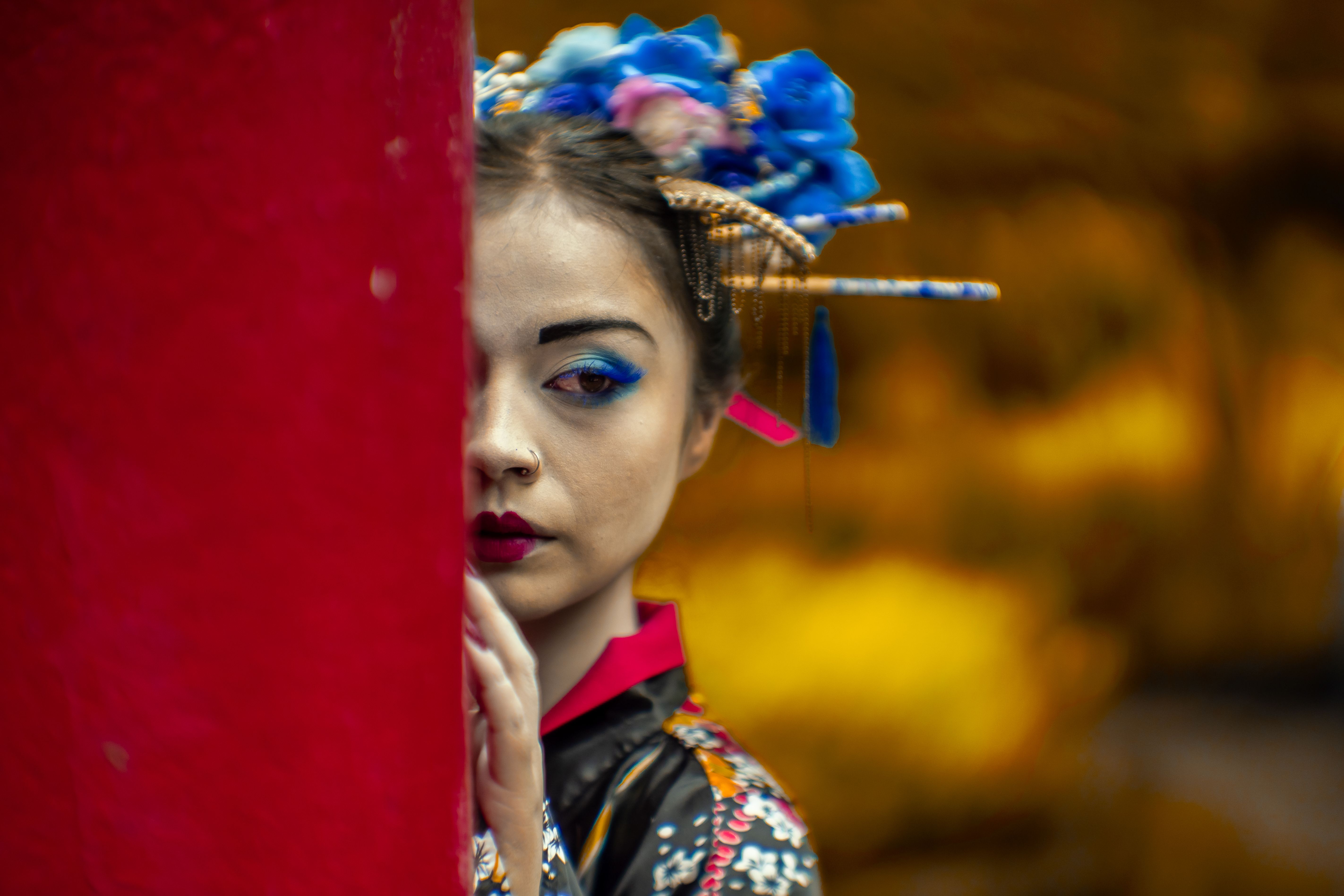 Geisha behind Wall · Free Stock Photo