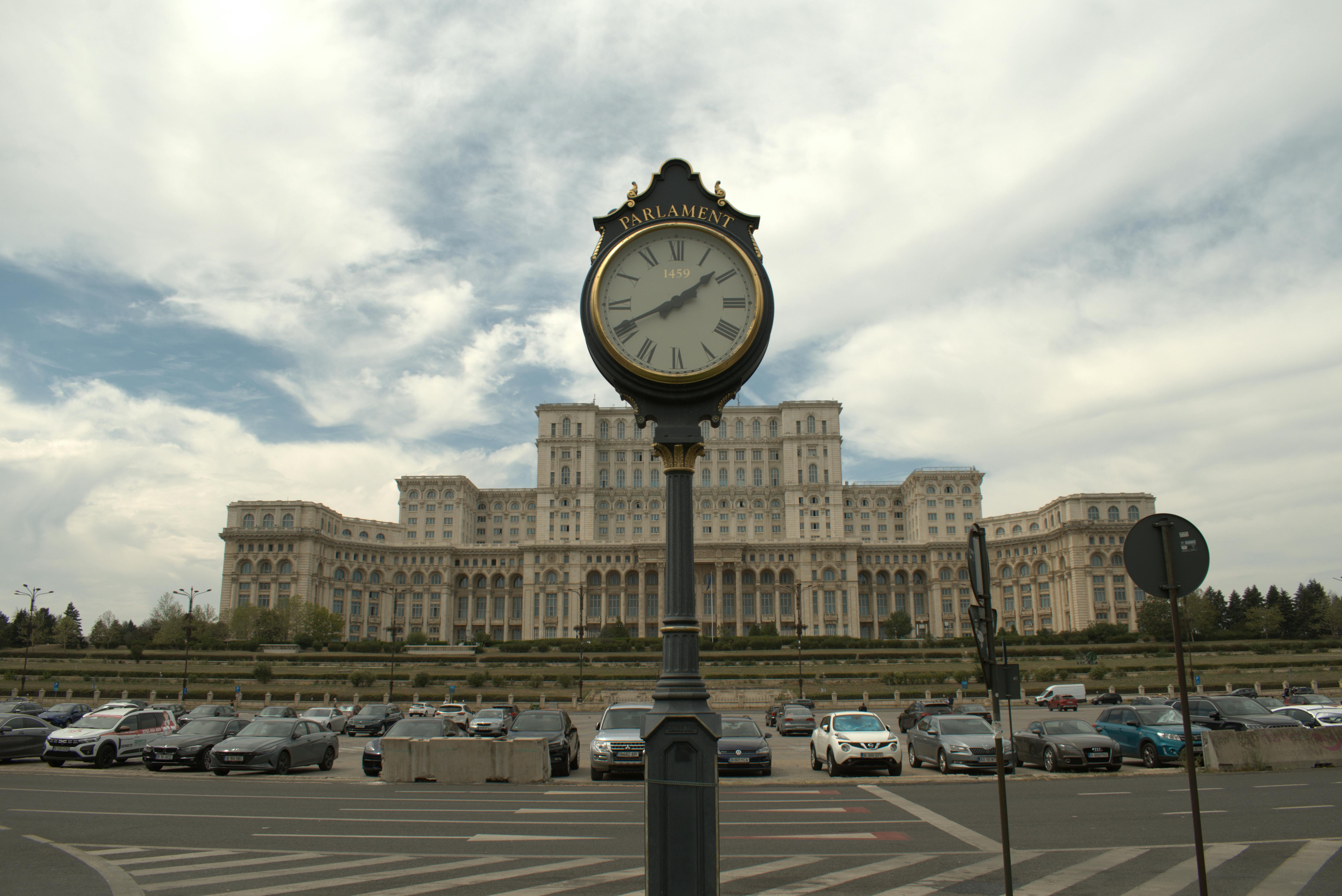 Clock in front of Parliament Building in Bucharest · Free Stock Photo