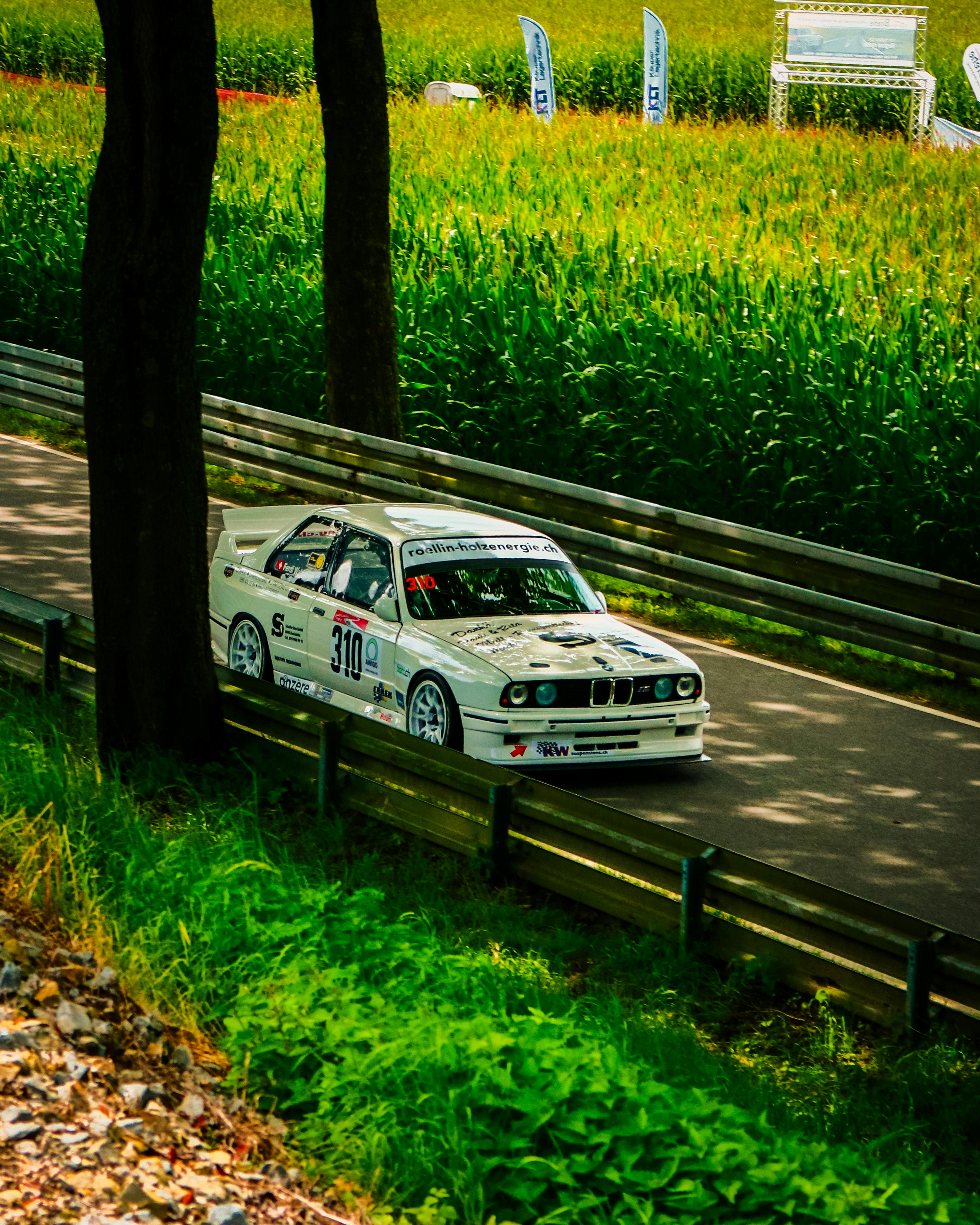 A BMW E30 Driving on the Track · Free Stock Photo