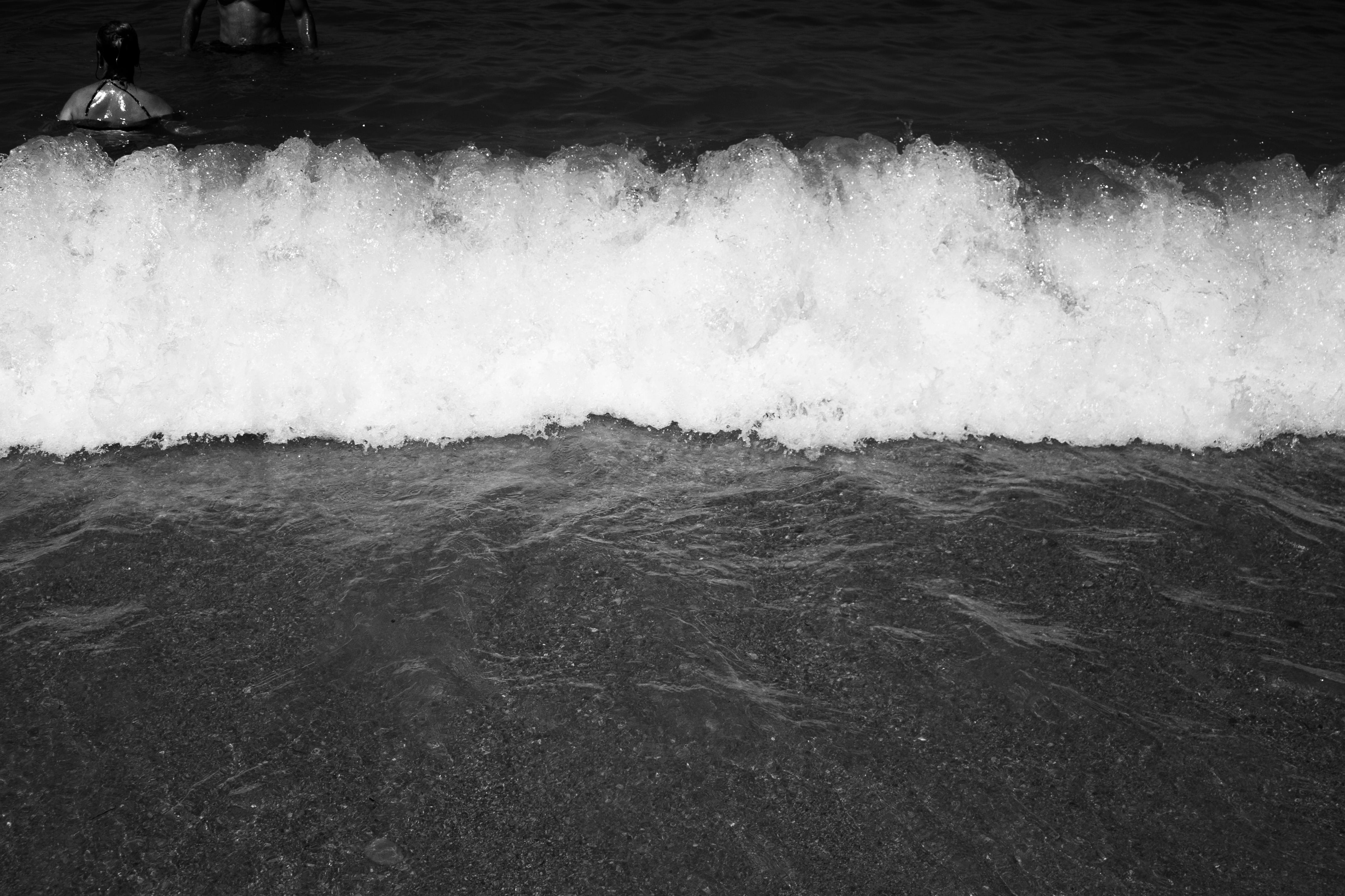 Slow Waves Hitting The Beach Photos, Download The BEST Free Slow Waves ...