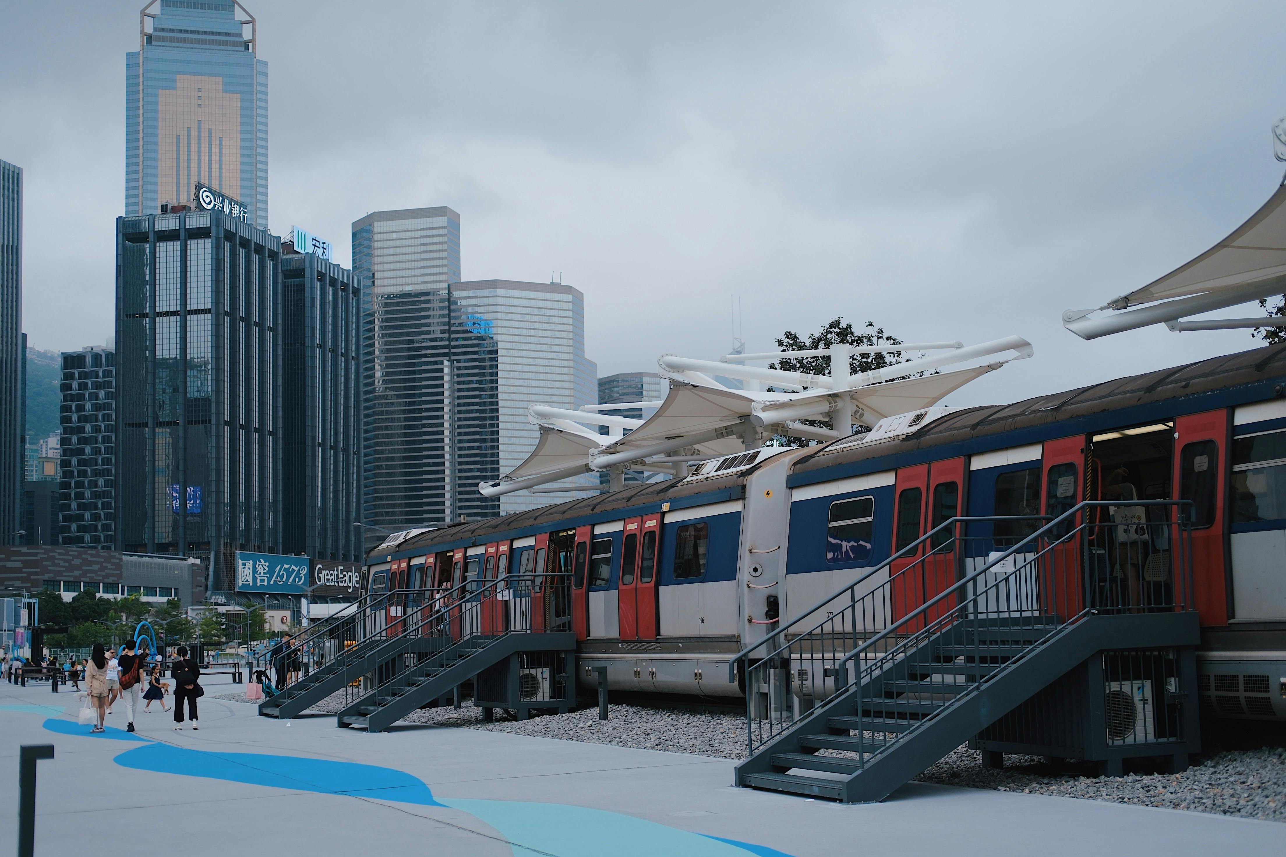 Railway Station Platform in Hong Kong · Free Stock Photo