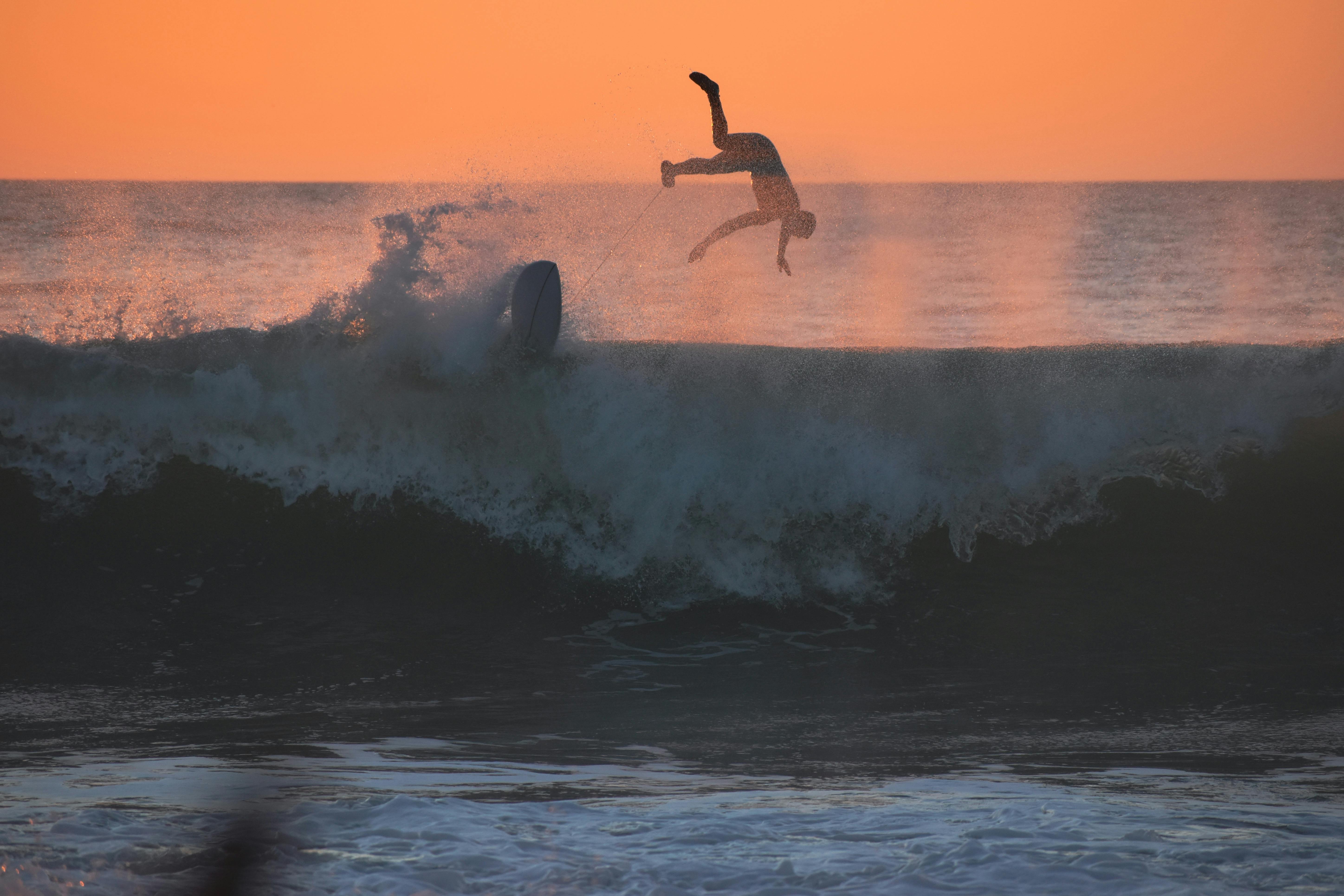 Surfer Falling Down on Wave · Free Stock Photo