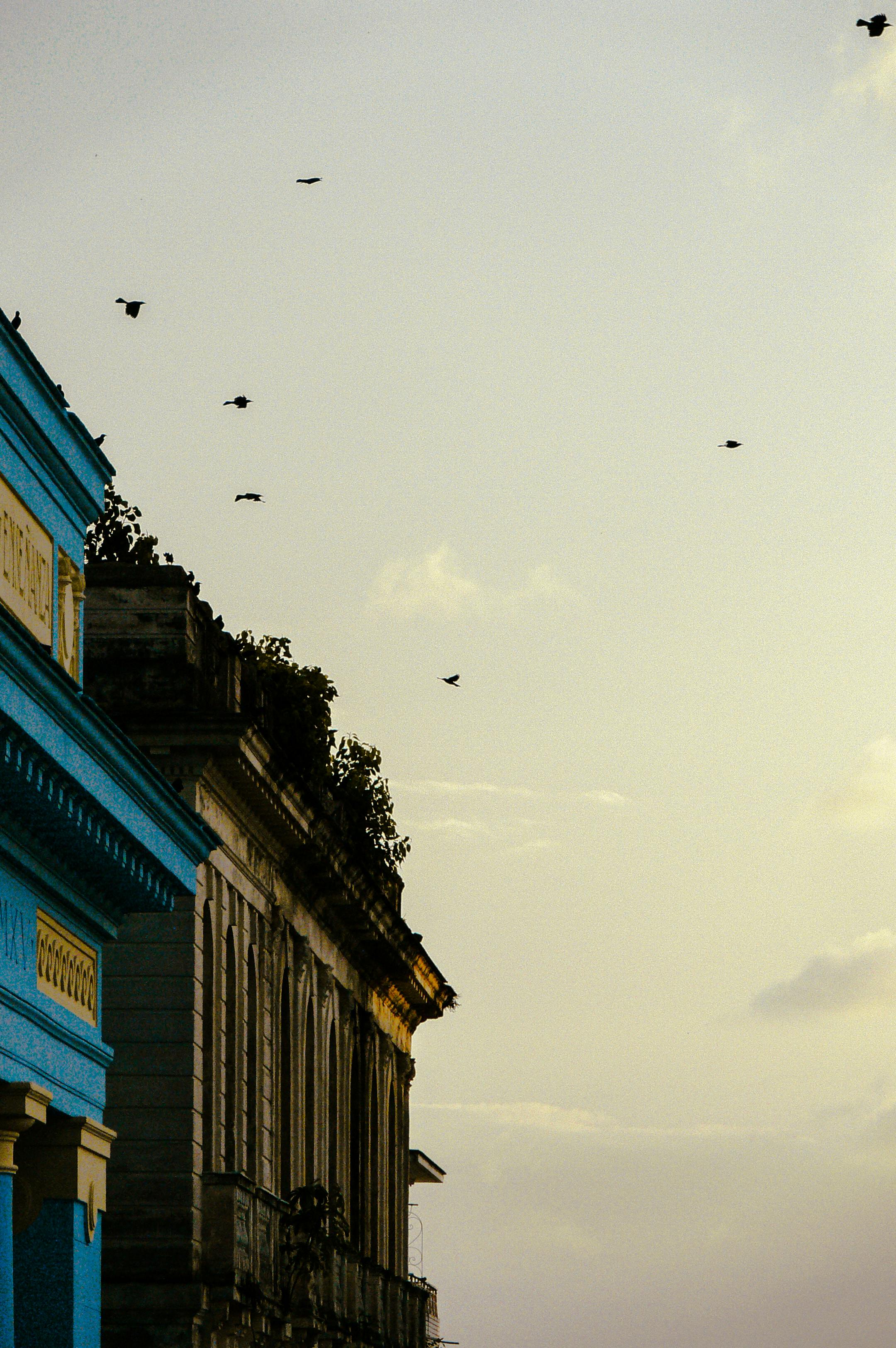Arquitectura Histórica Al Atardecer En Cuba · Foto de stock gratuita