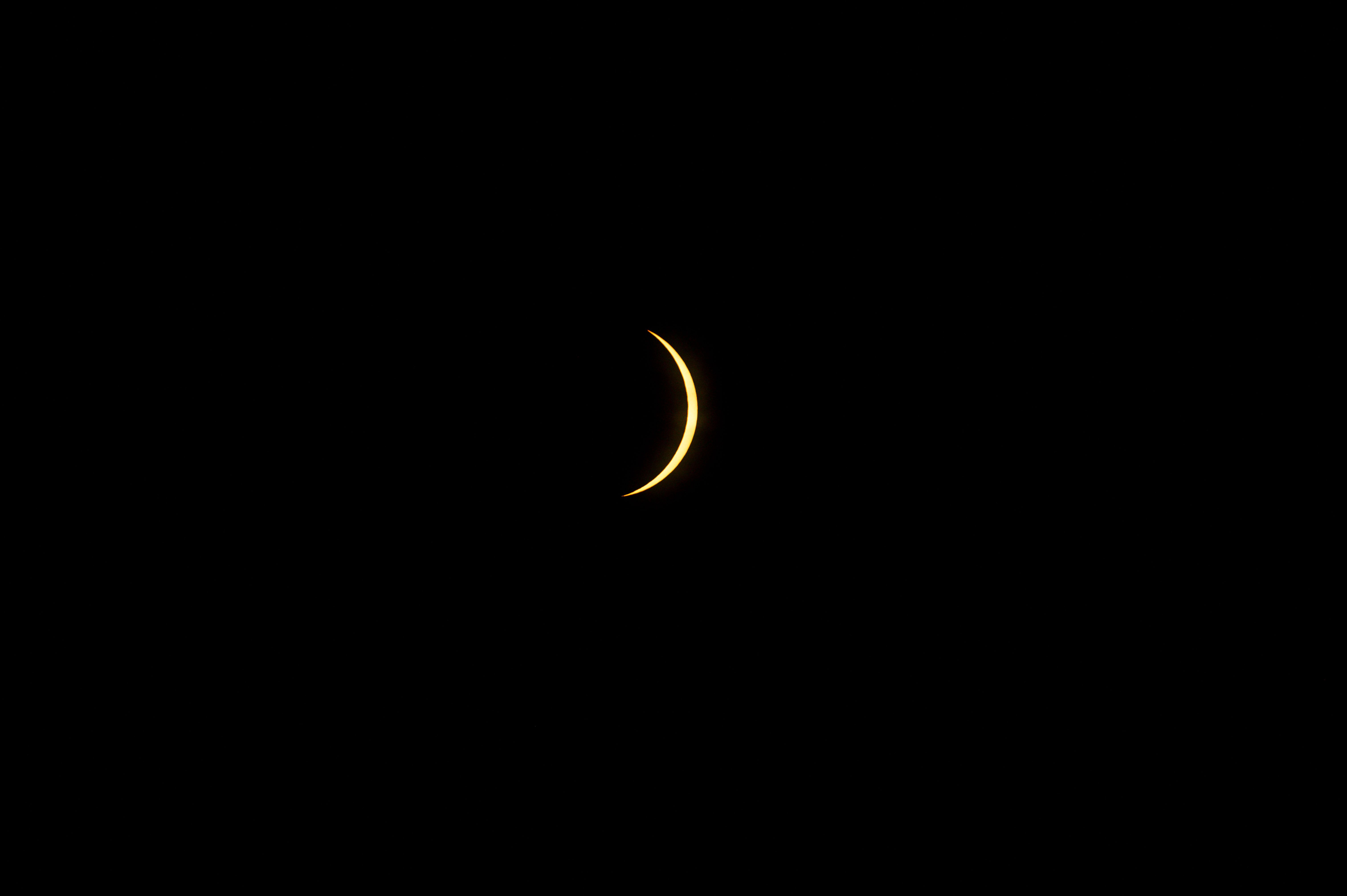 Crescent Moon at Night · Free Stock Photo