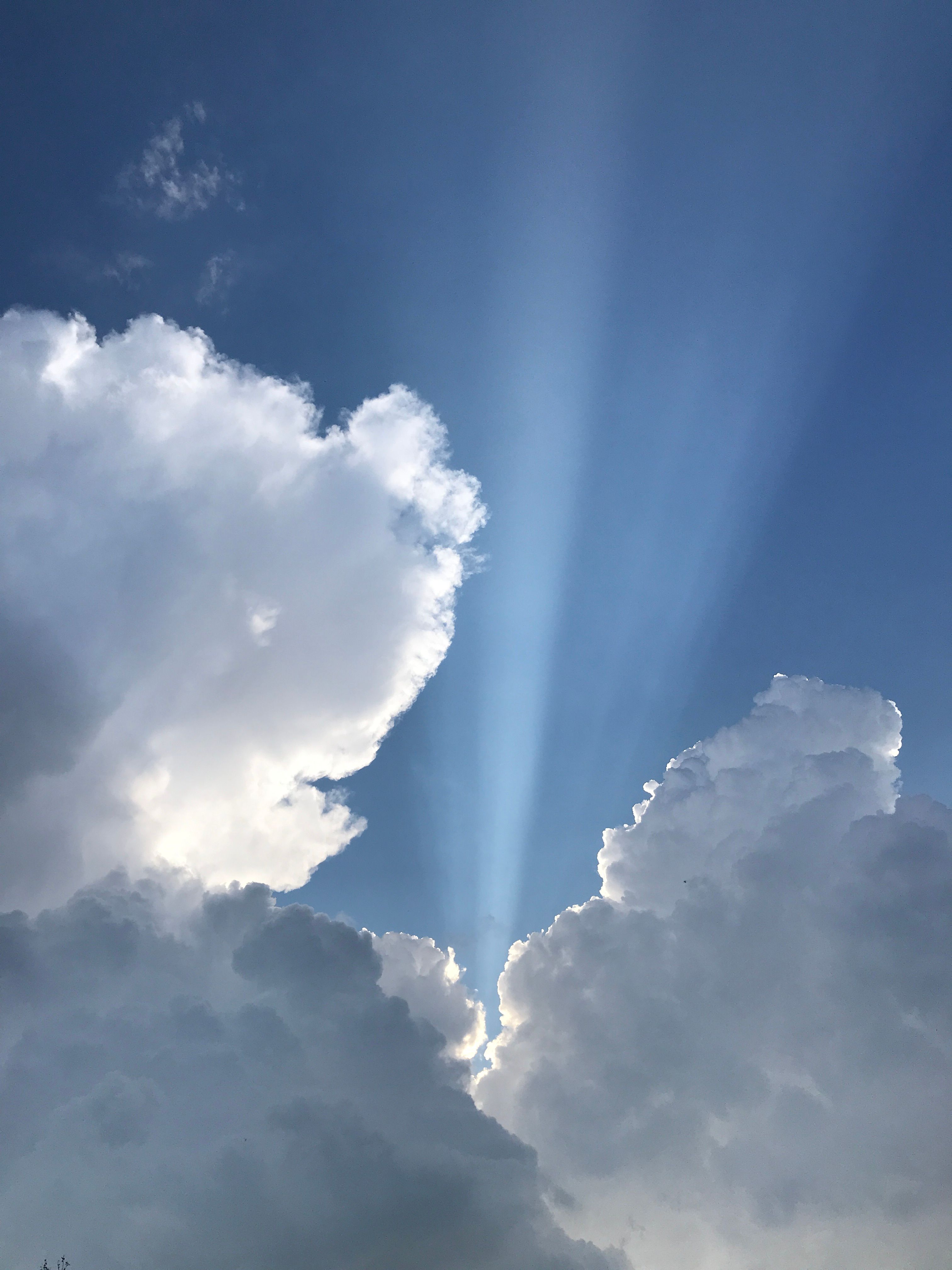 Dramatic Sunlight Streaming Through Clouds · Free Stock Photo