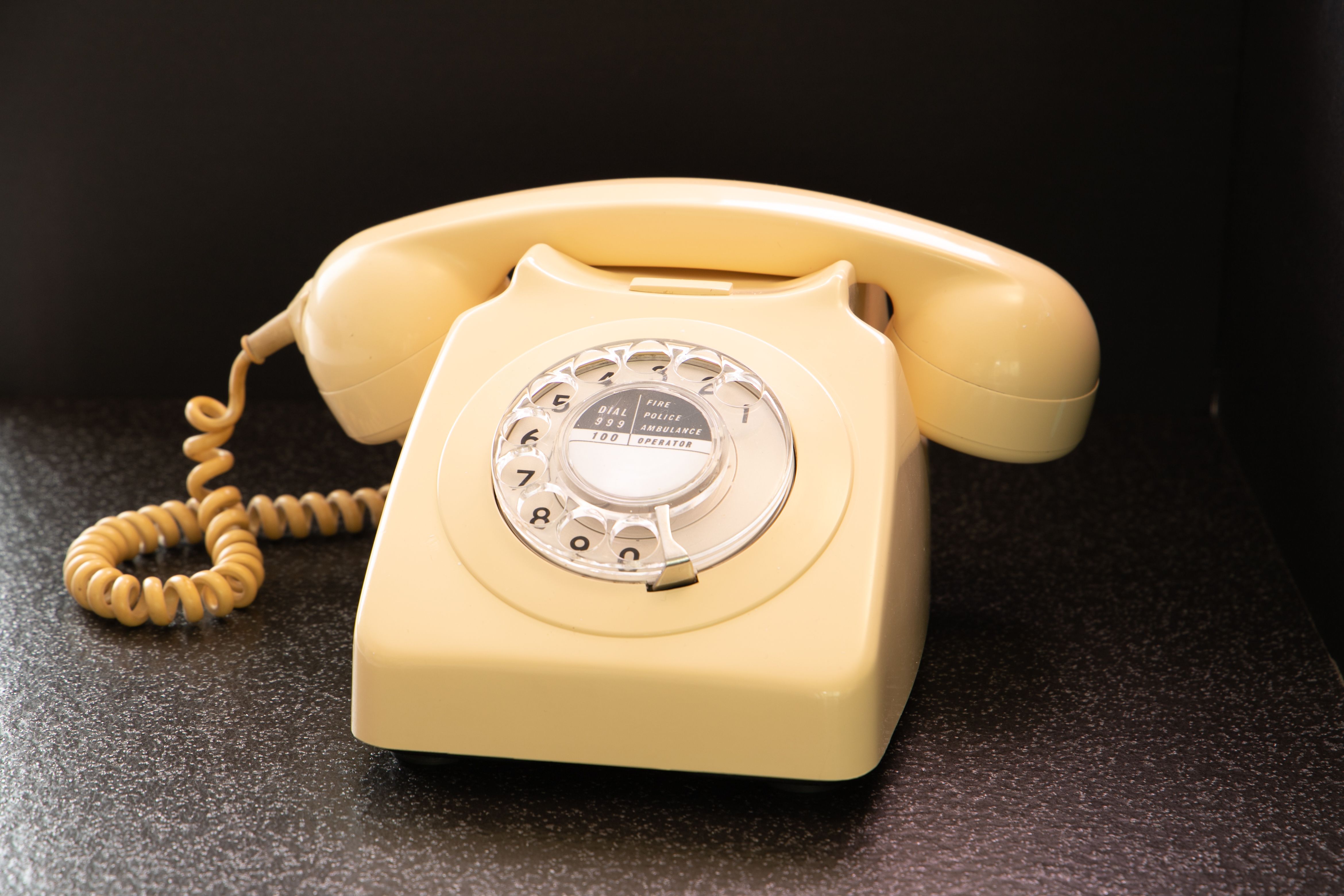 Teléfono Antiguo British Telecom De Color Crema · Foto de stock gratuita