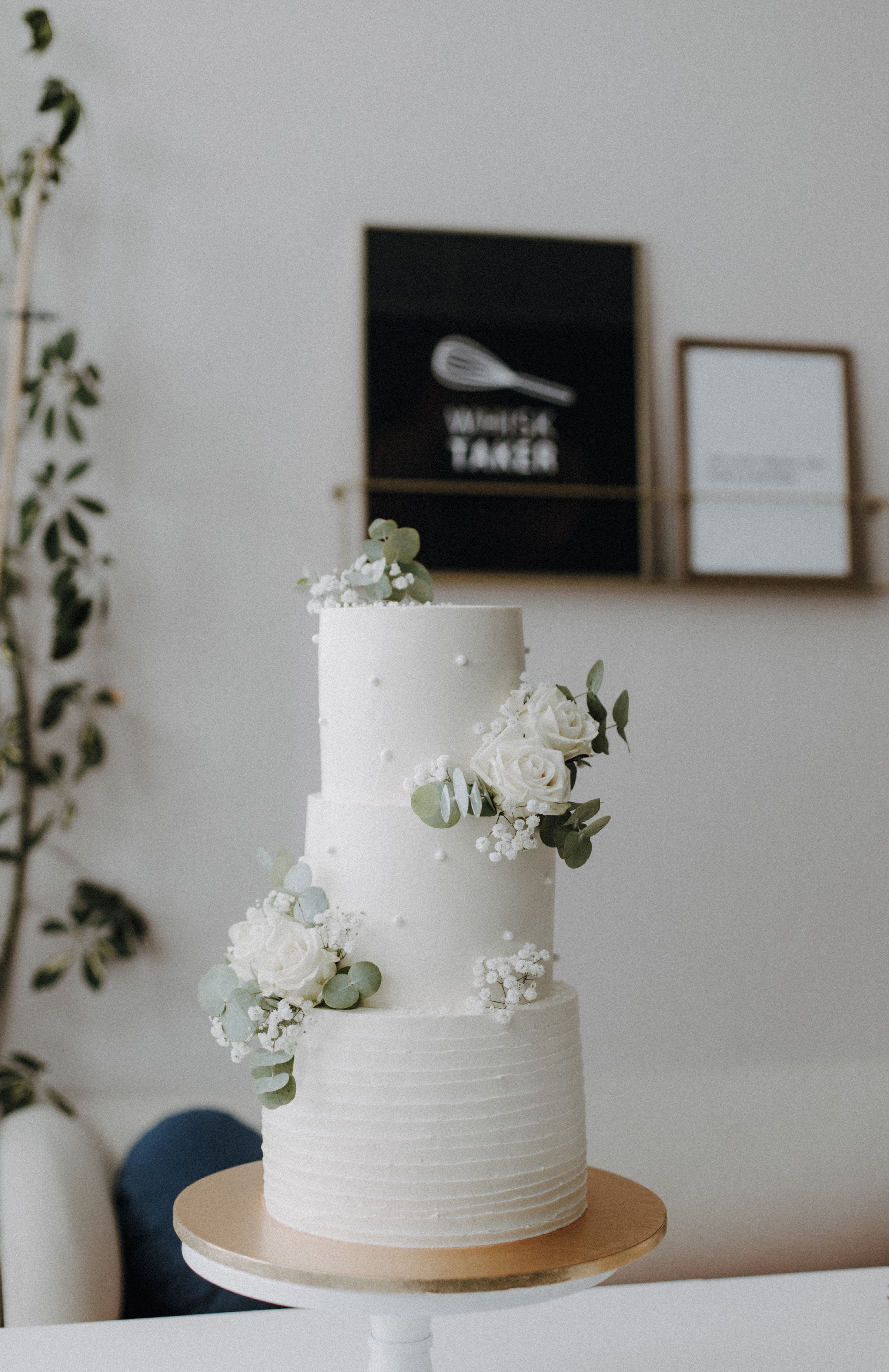 White Icing Cover Cake · Free Stock Photo