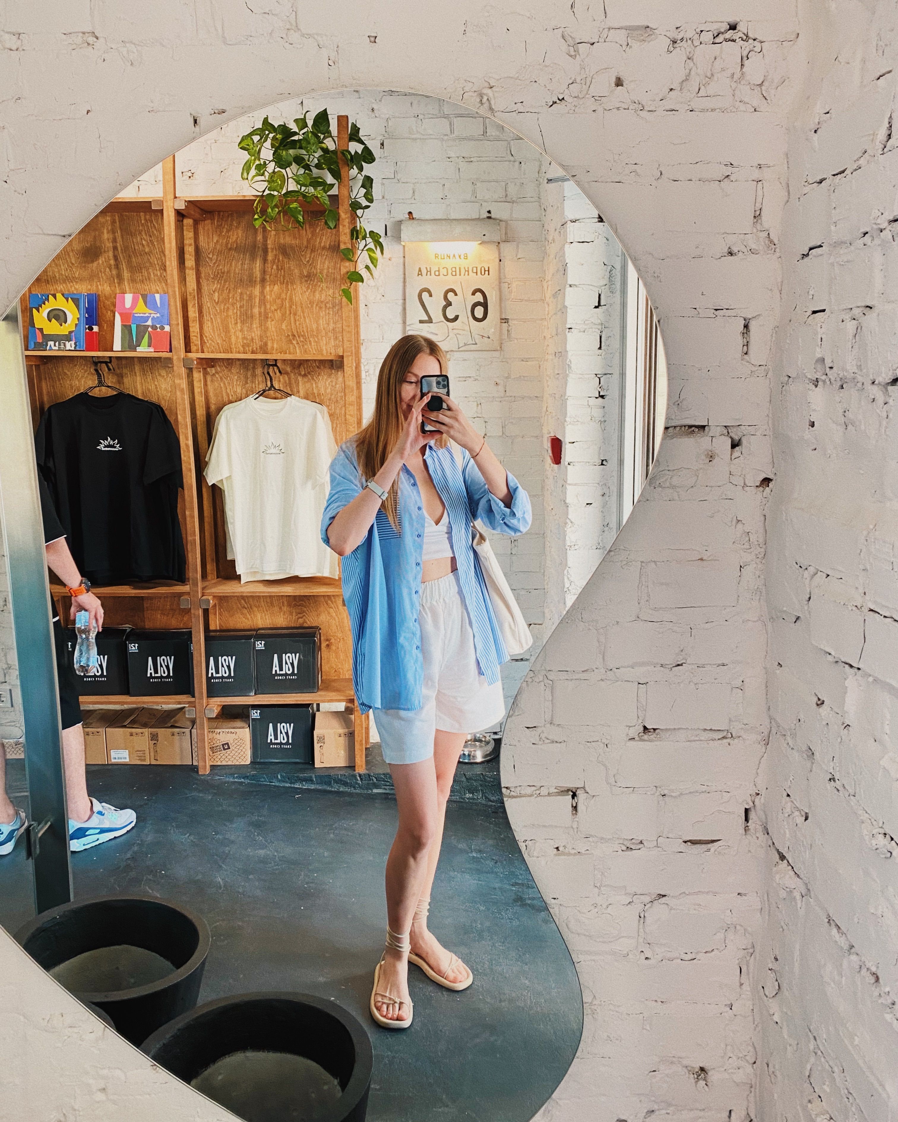Blonde Mirror Selfie Photos Download The Best Free Blonde Mirror
