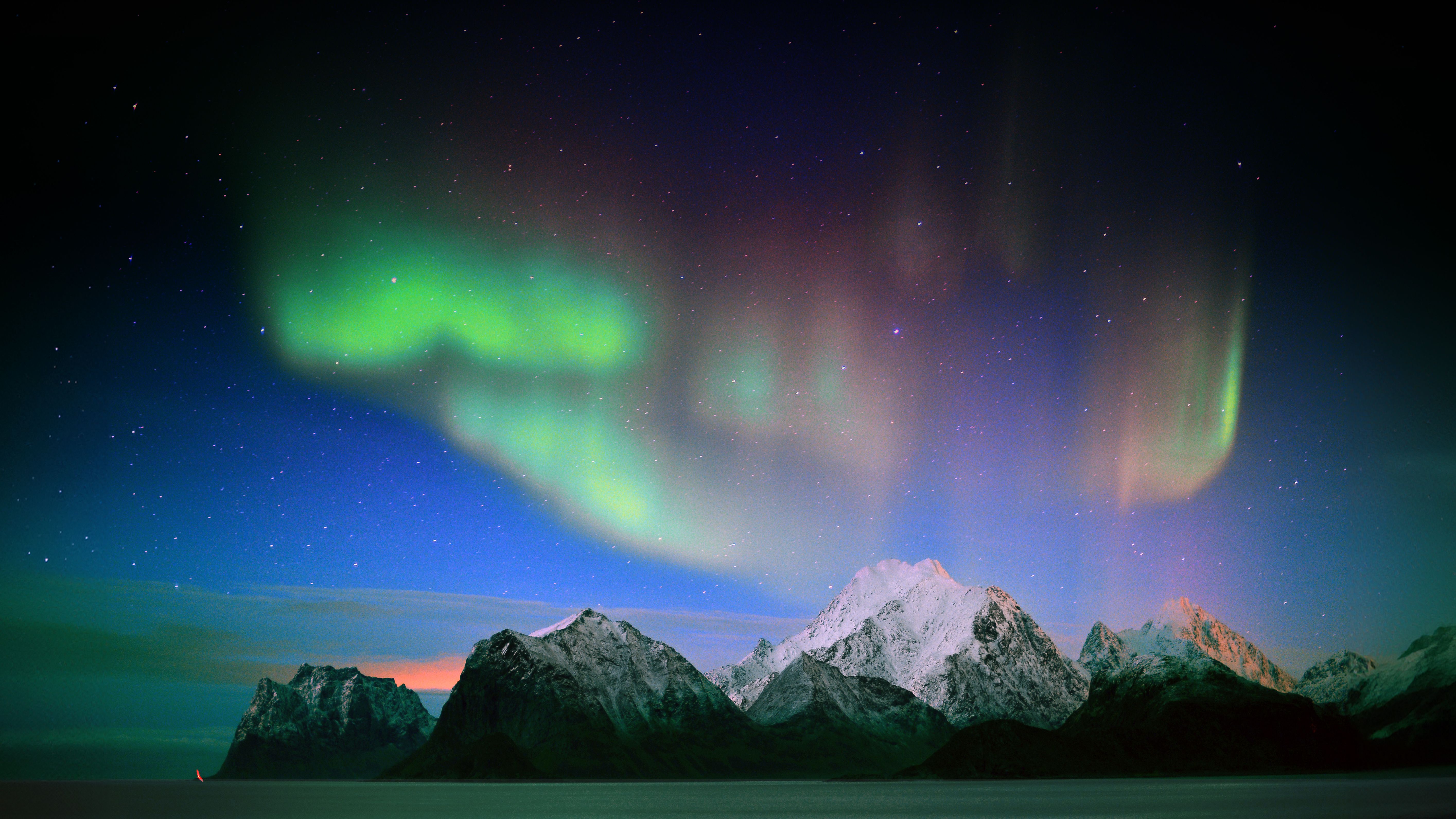 Northern Lights Over the Mountains · Free Stock Photo
