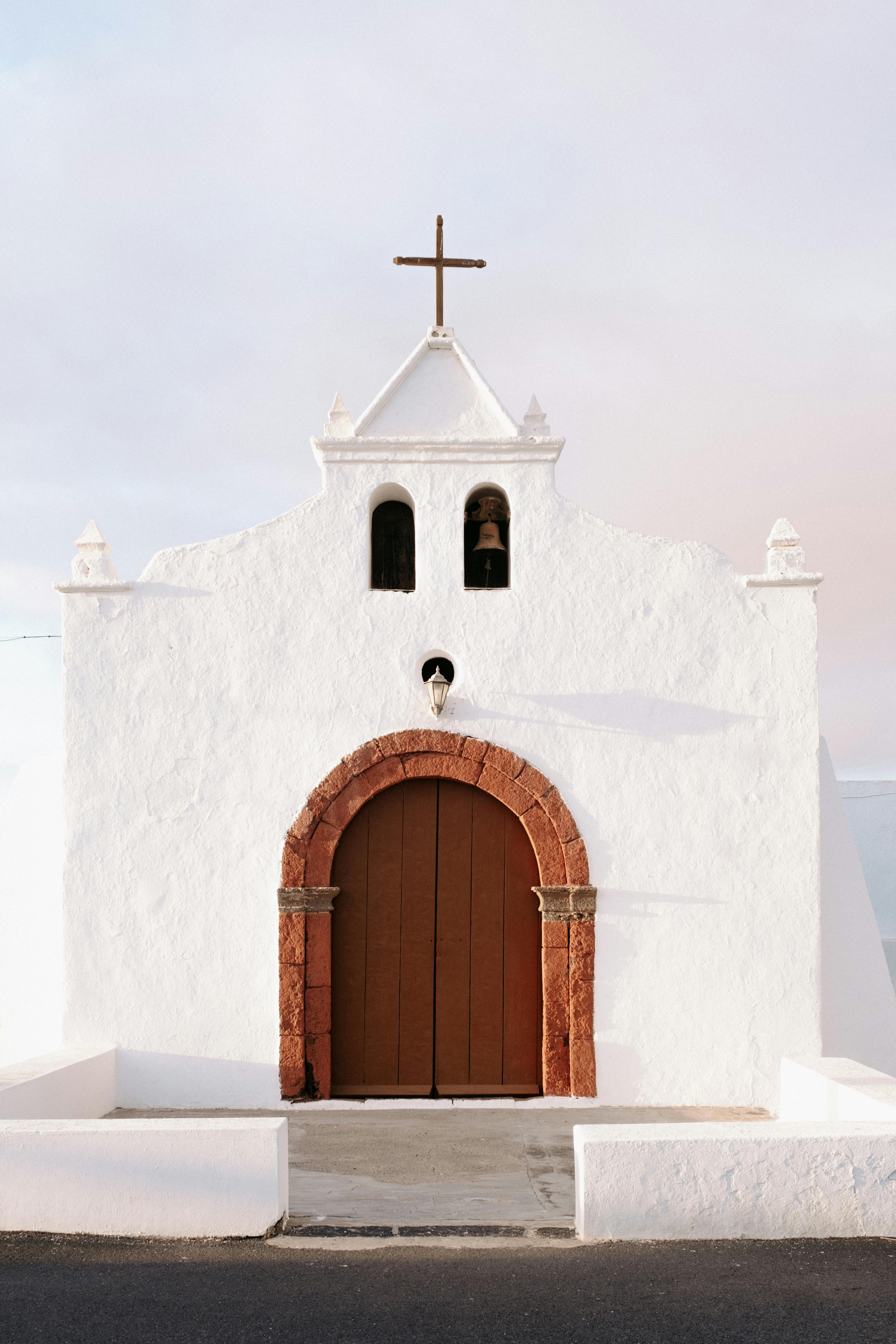 White Church Building · Free Stock Photo