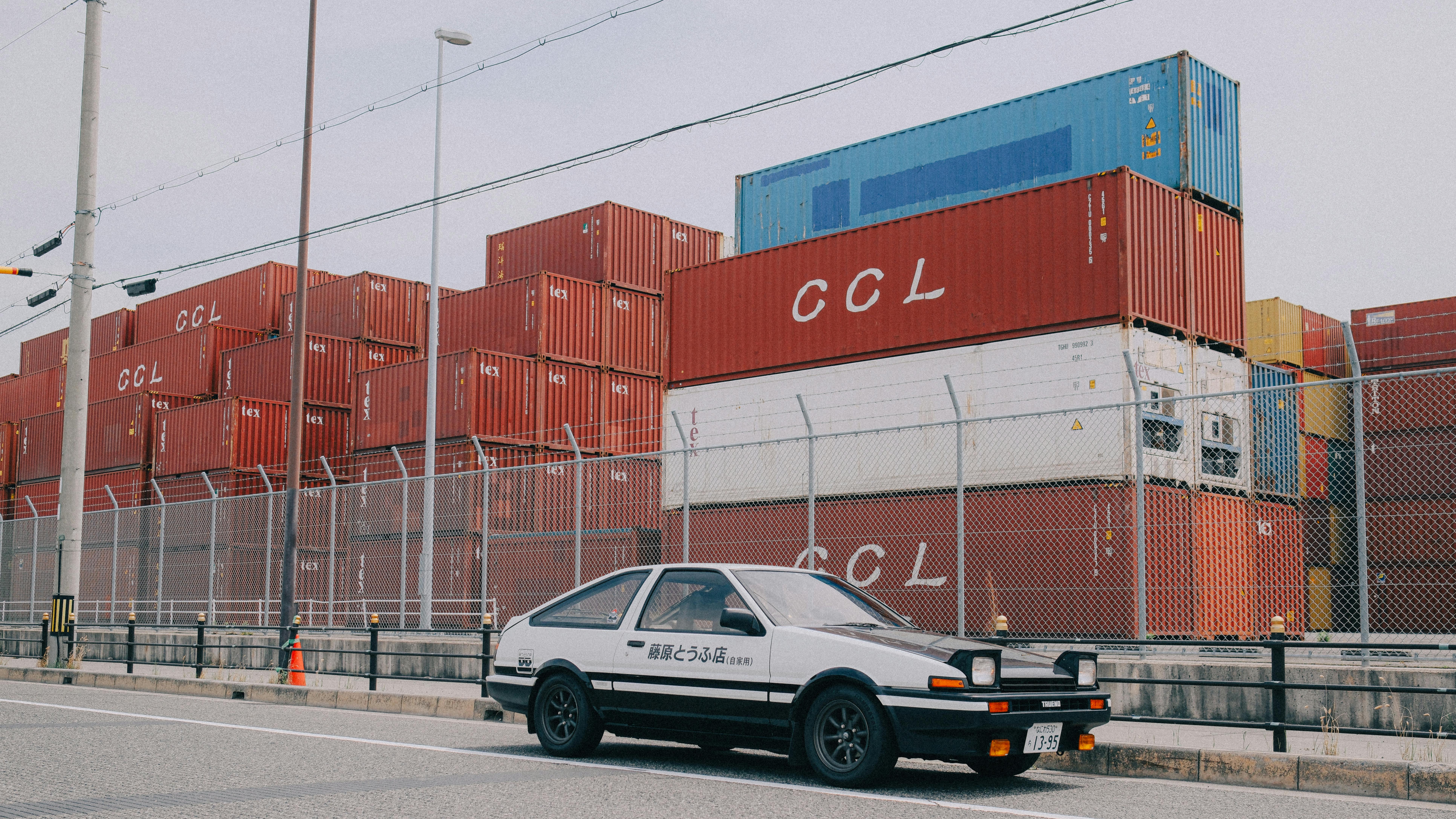 White Freight Truck Close-up Photography · Free Stock Photo