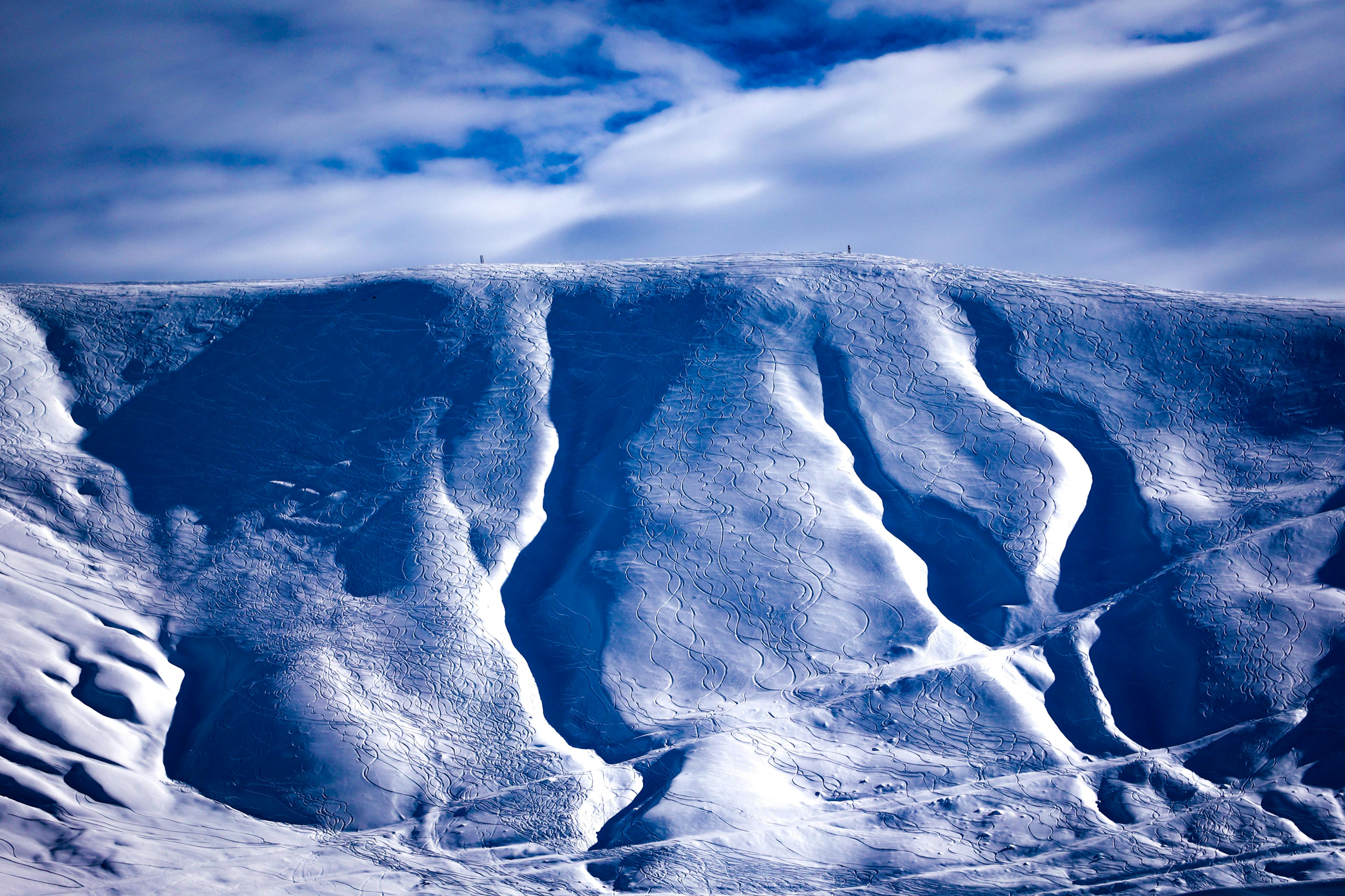 Wheel Trails on Hill of Sand · Free Stock Photo