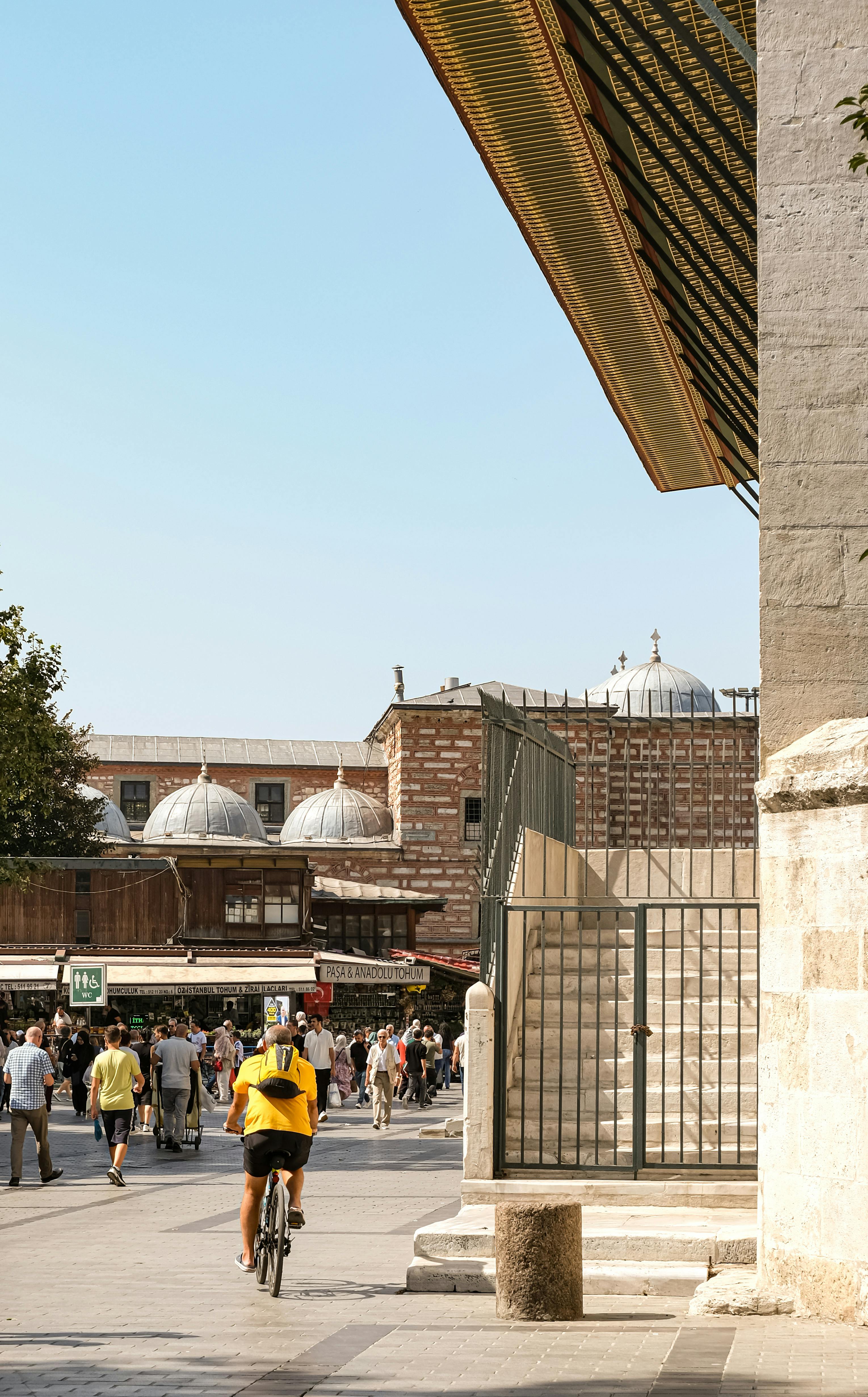 Traffic Jam With Boy And Girl Walking In Sidewalk Photos, Download The ...