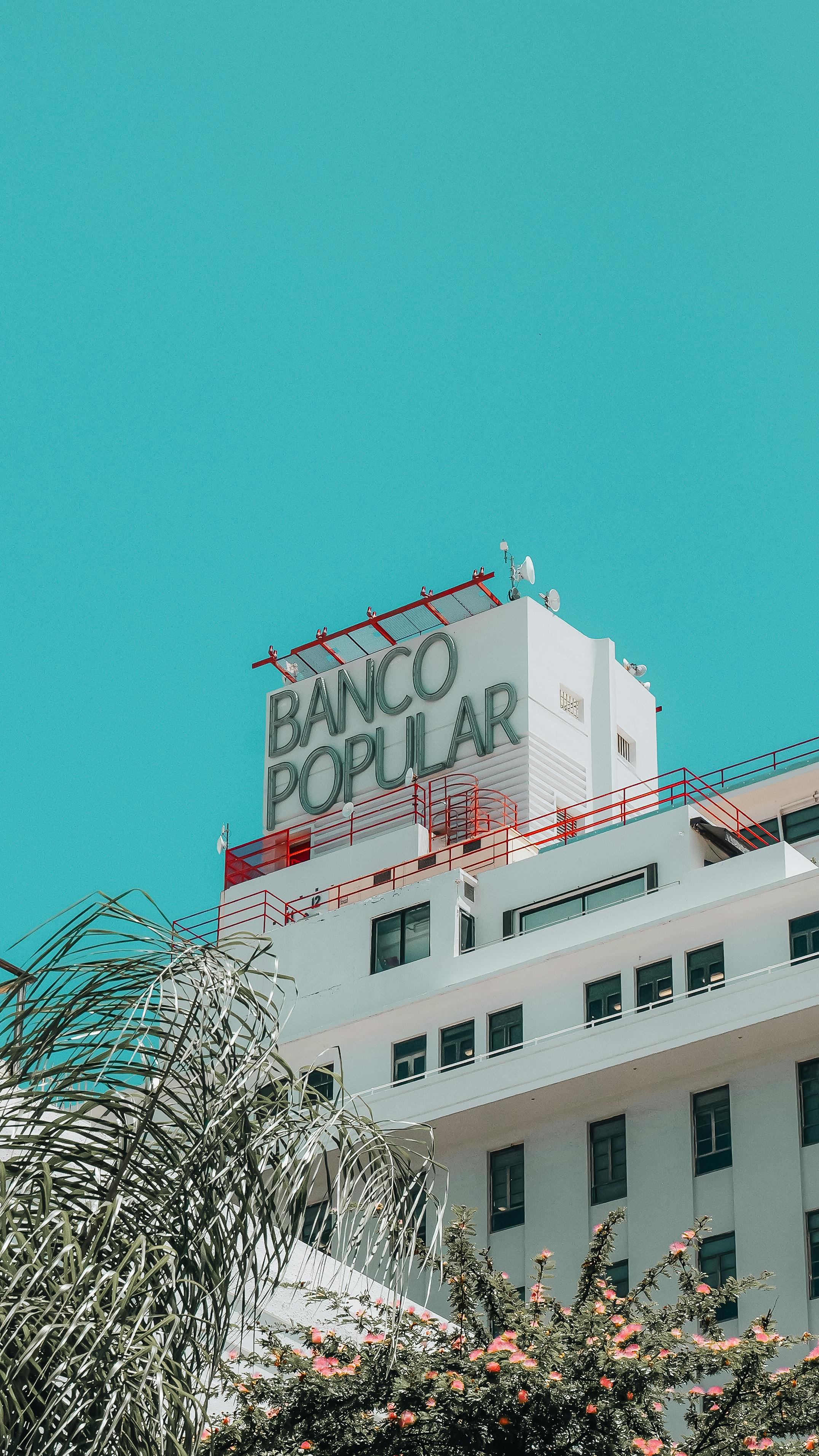 Exterior of a Bank · Free Stock Photo