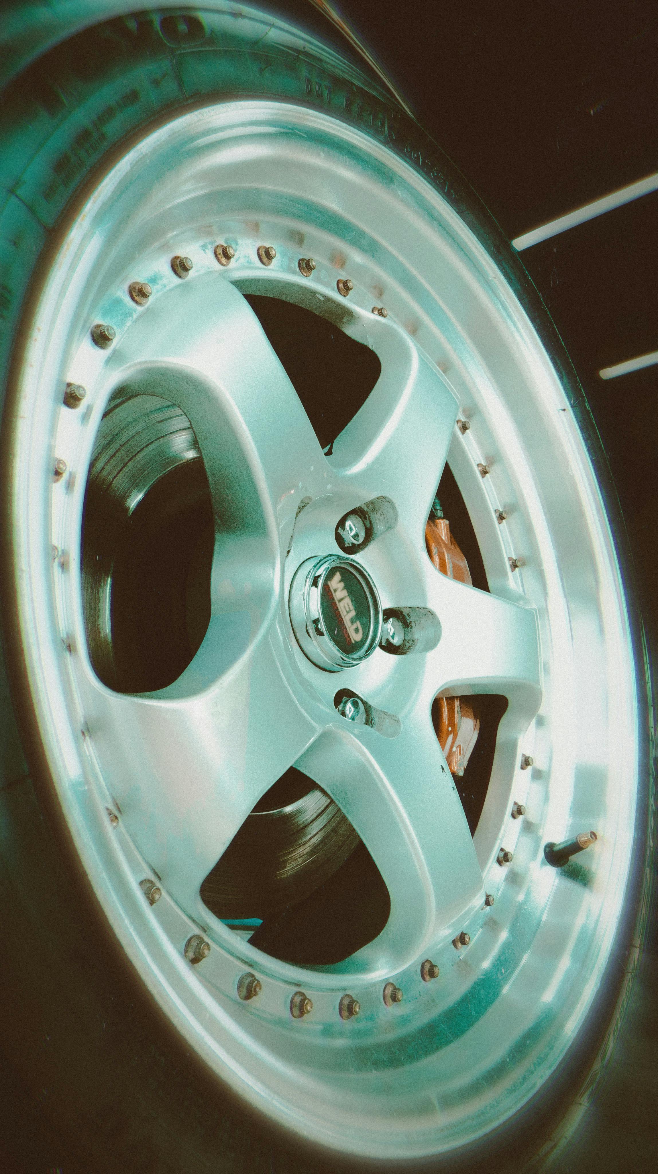 Close-up of a Polished Alloy Car Wheel Rim · Free Stock Photo