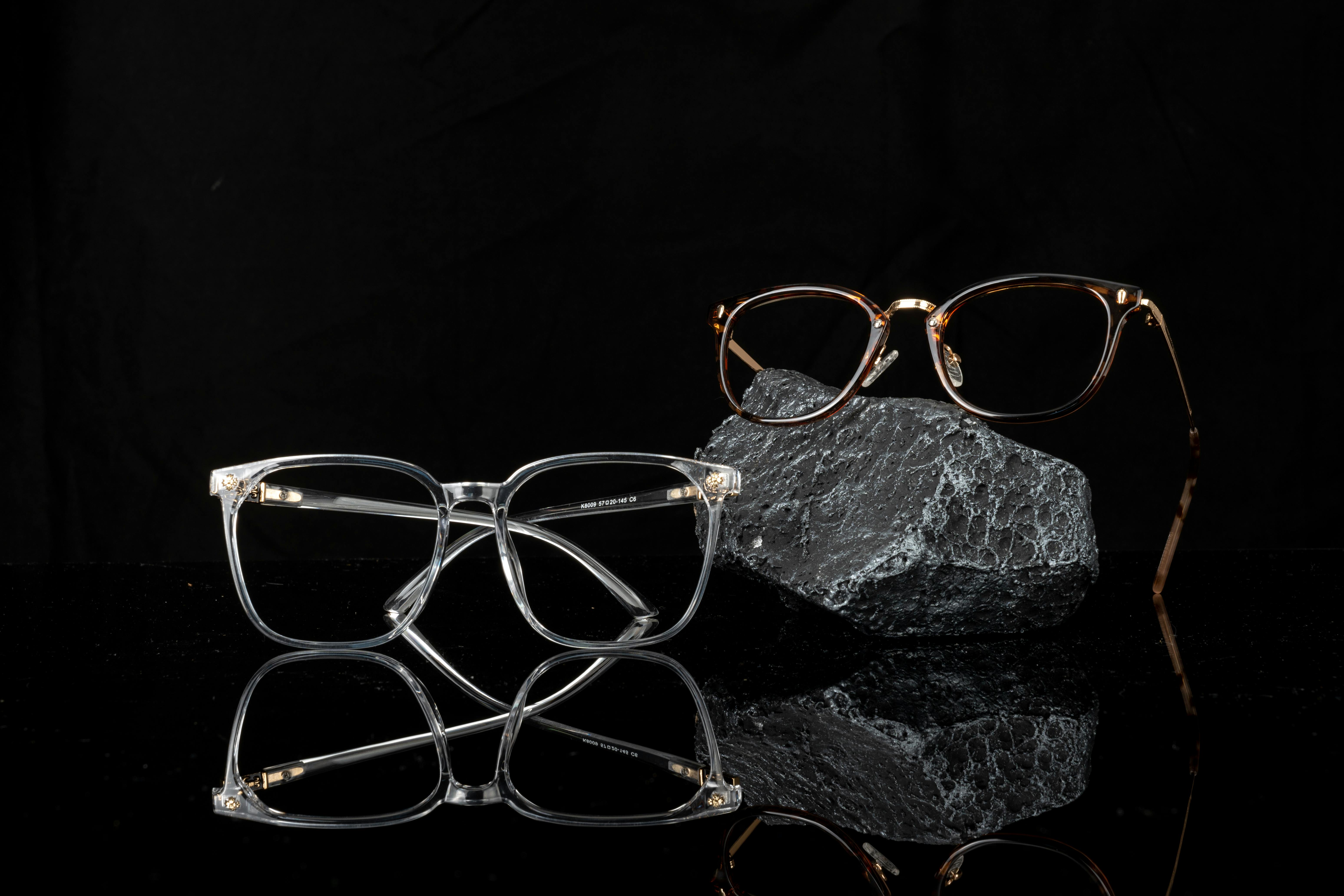 Urban Chic: Trendy Frames for Everyday Look · Free Stock Photo