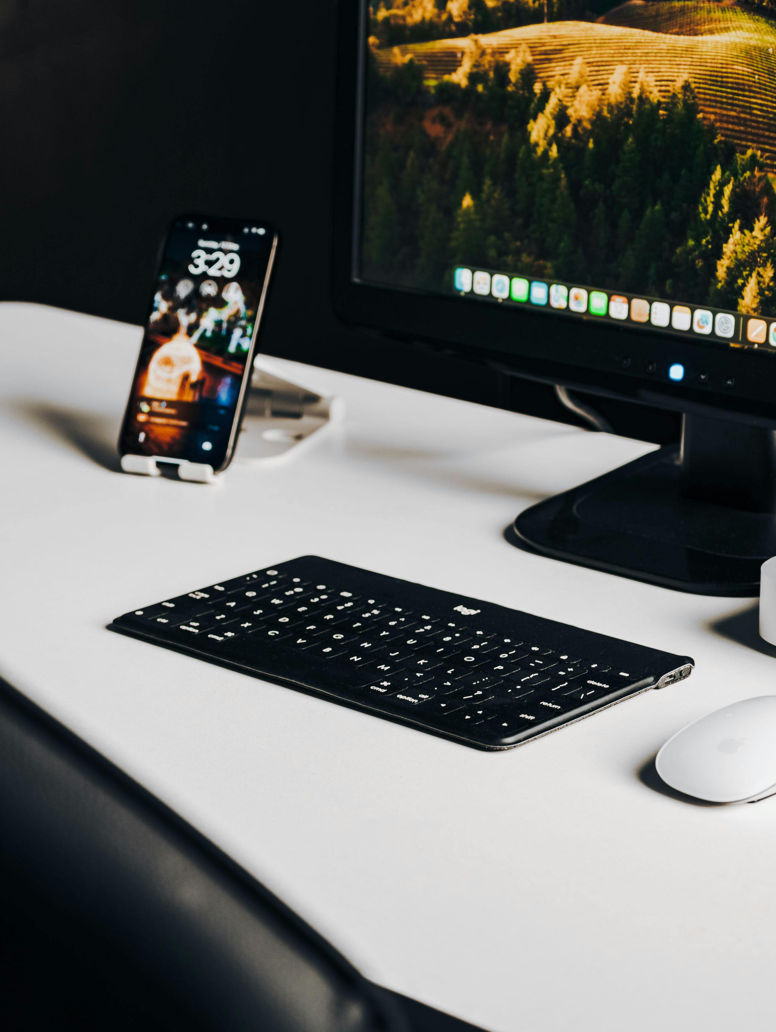 Modern Computer Set Up · Free Stock Photo