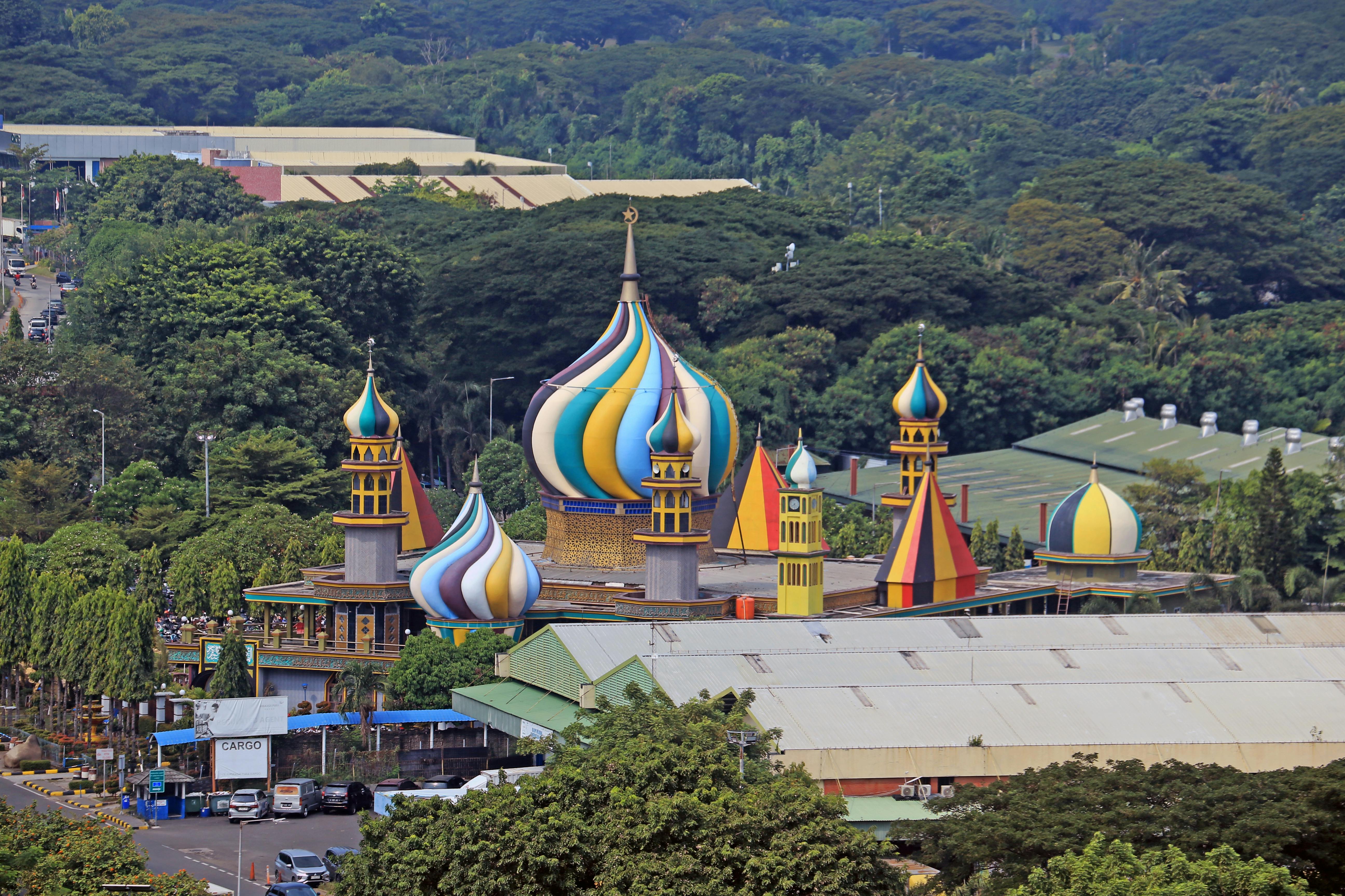 Colorful Masjid al Furqon in Tangerang in Indonesia · Free Stock Photo