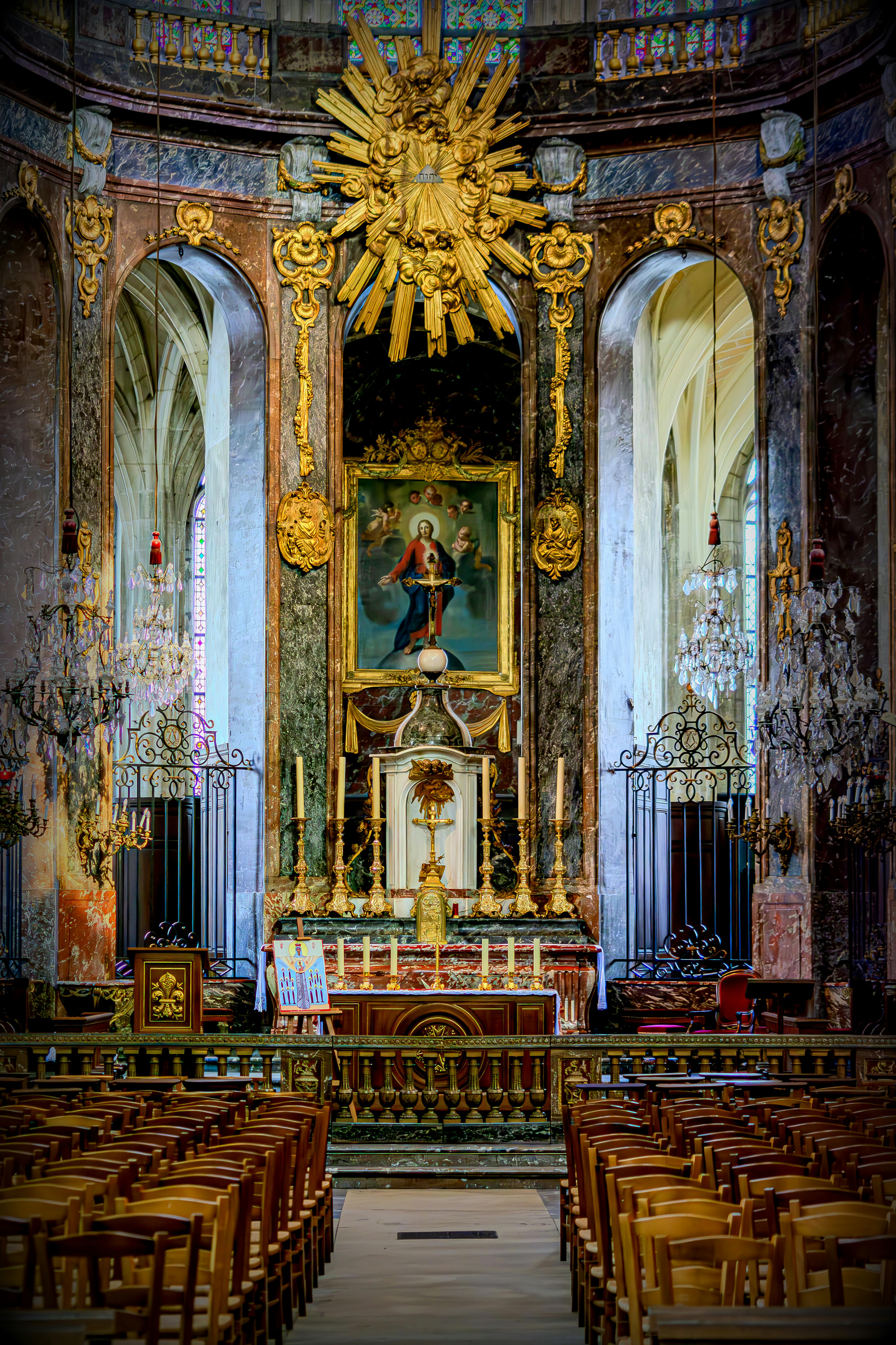 Low Angle Shot Of A Church Alter With A Doom · Free Stock Photo