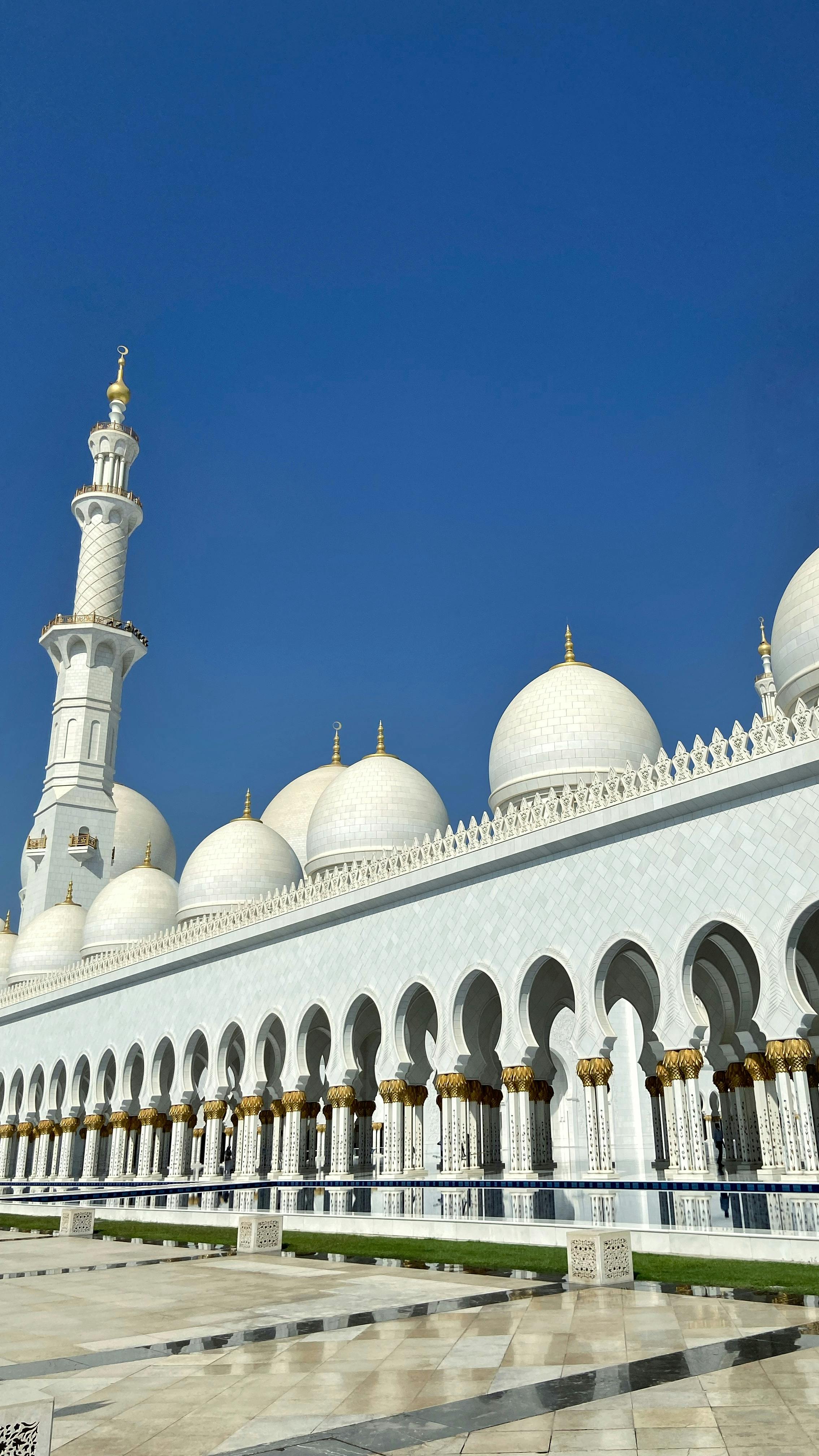 Photo of a White Muslim Mosque · Free Stock Photo