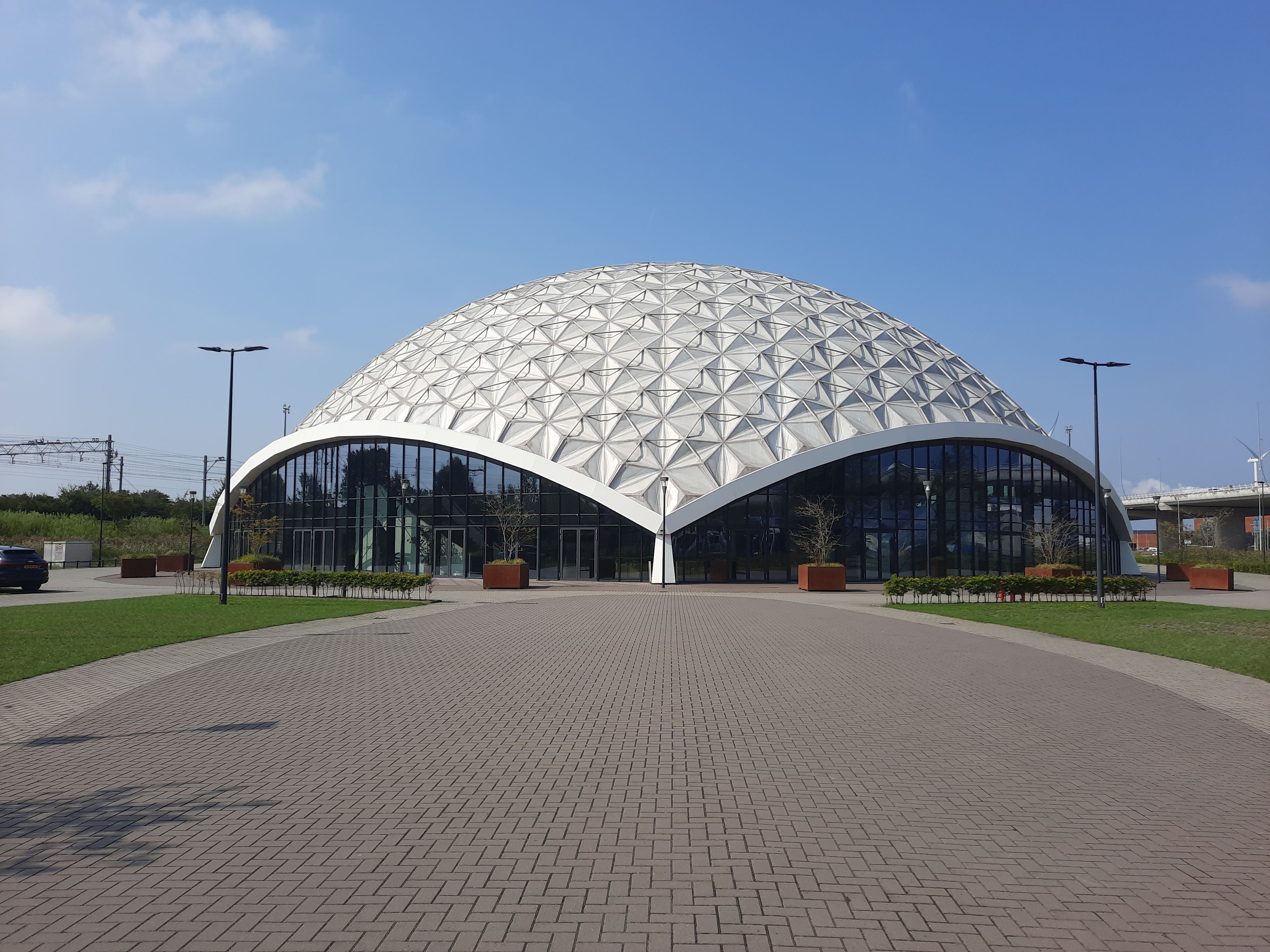 The dome of a building is shown in this photo · Free Stock Photo