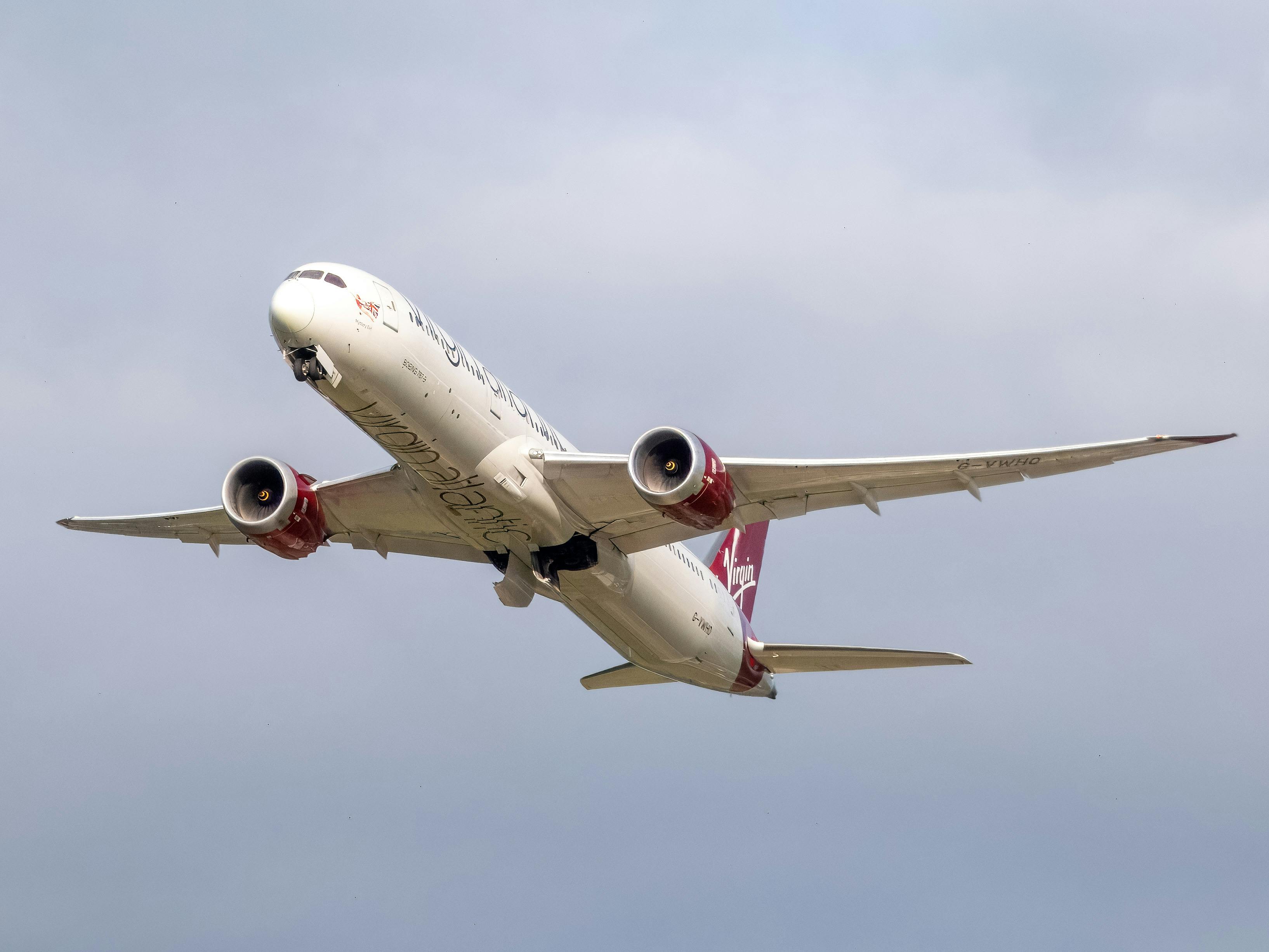 A large passenger jet flying through the sky · Free Stock Photo