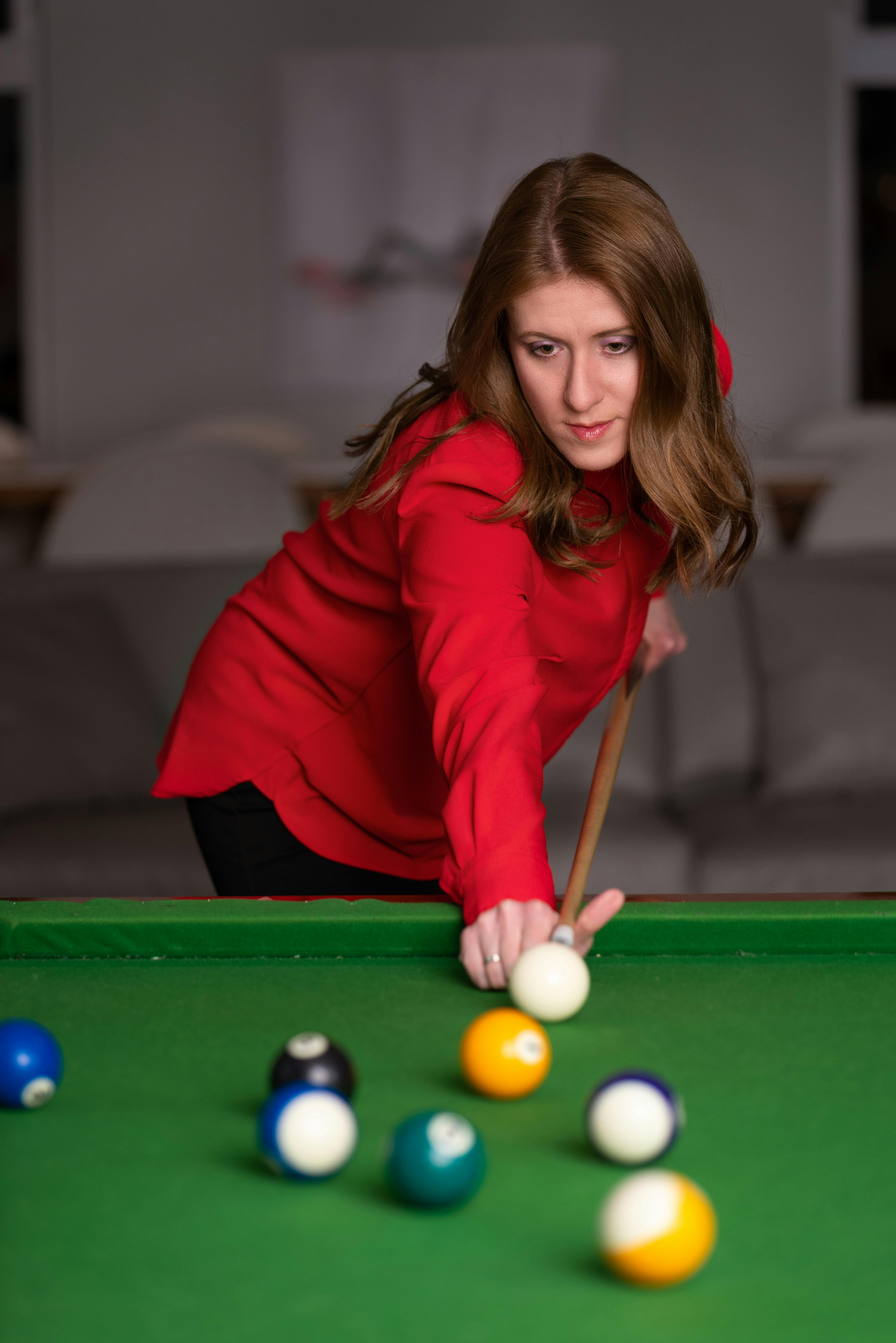 playing pool · Free Stock Photo