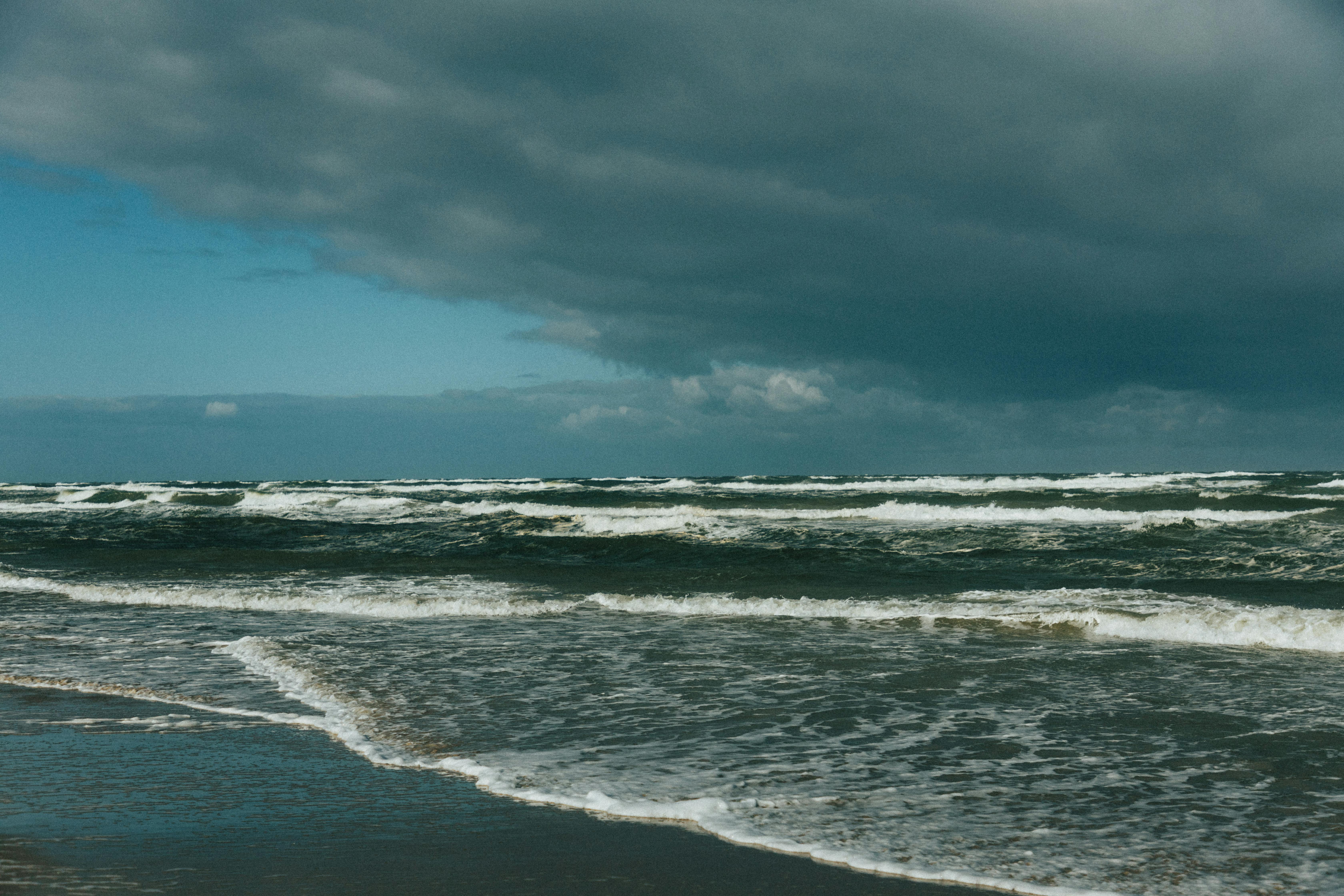 Nordic Ocean waves · Free Stock Photo