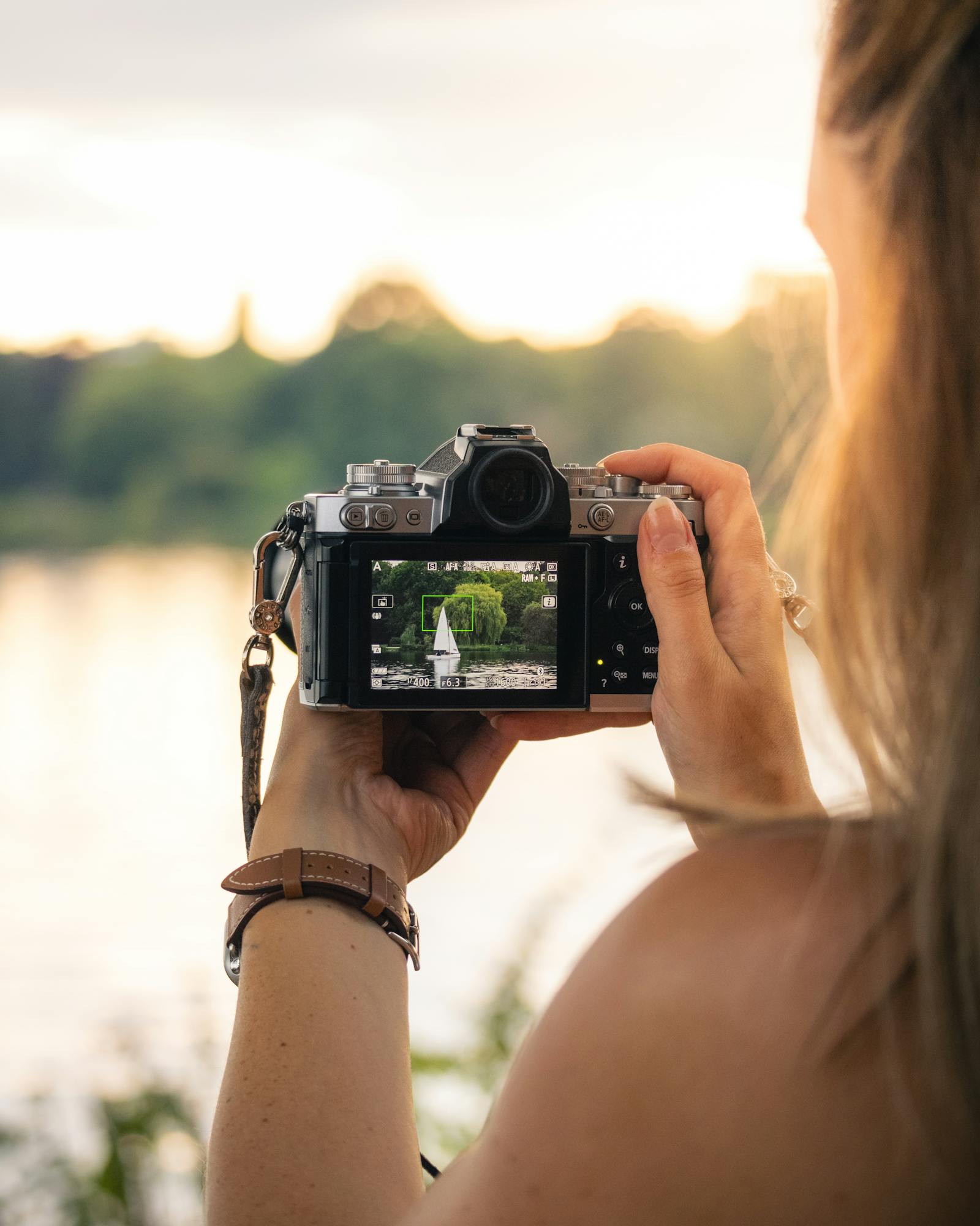 Woman Behind The Camera Photos, Download The BEST Free Woman Behind The ...