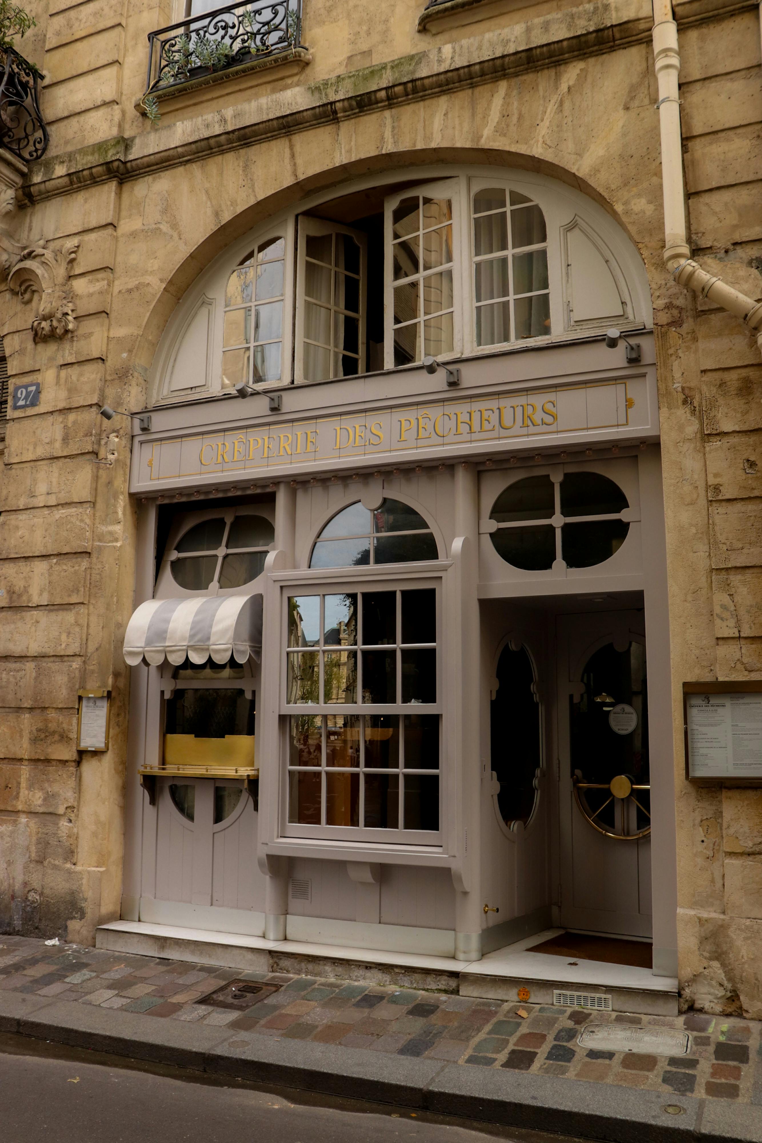 Parisian Café Window Display with Wine and Meat Specialties · Free ...