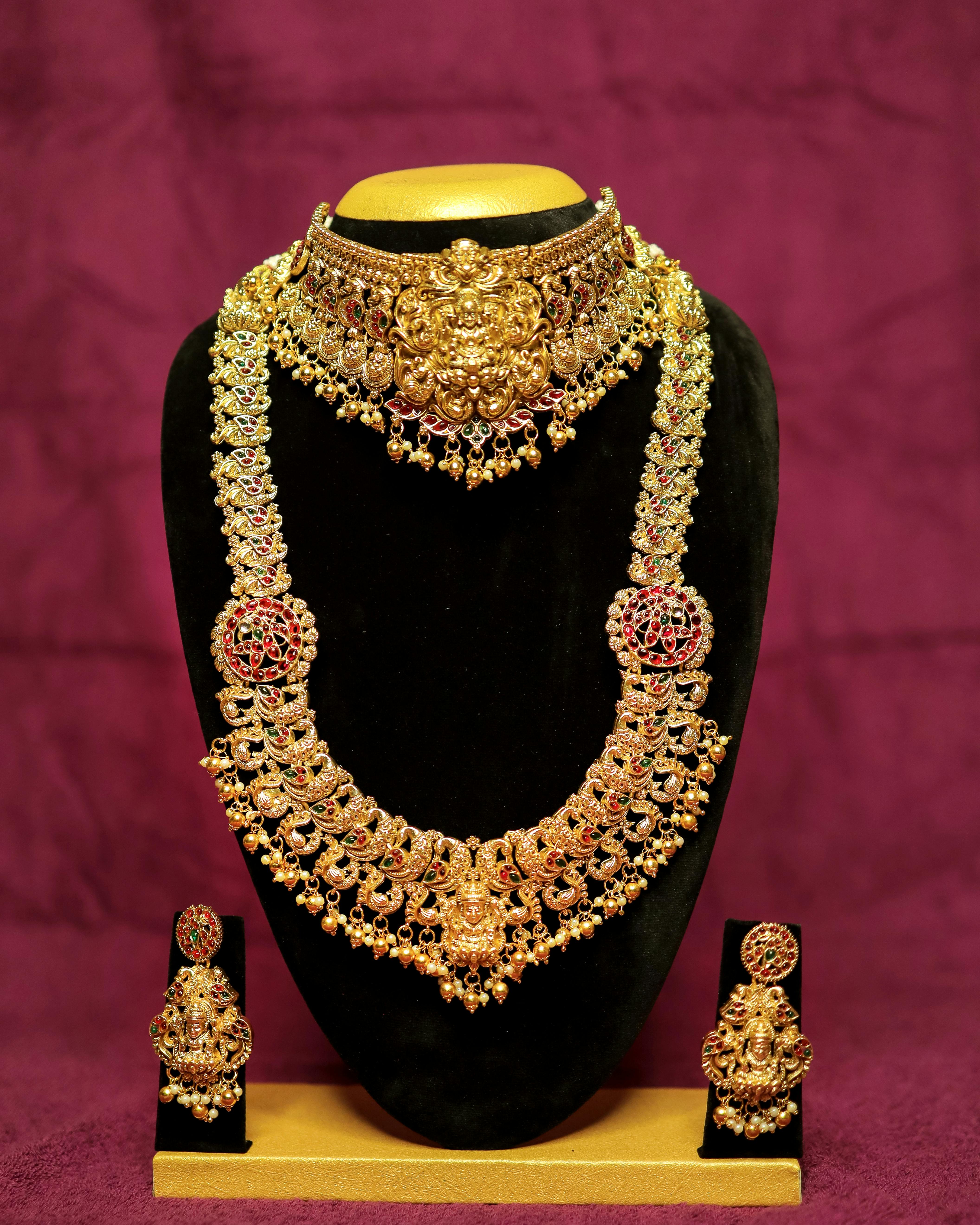 Exquisite Gold Bridal Jewelry Set on Display · Free Stock Photo