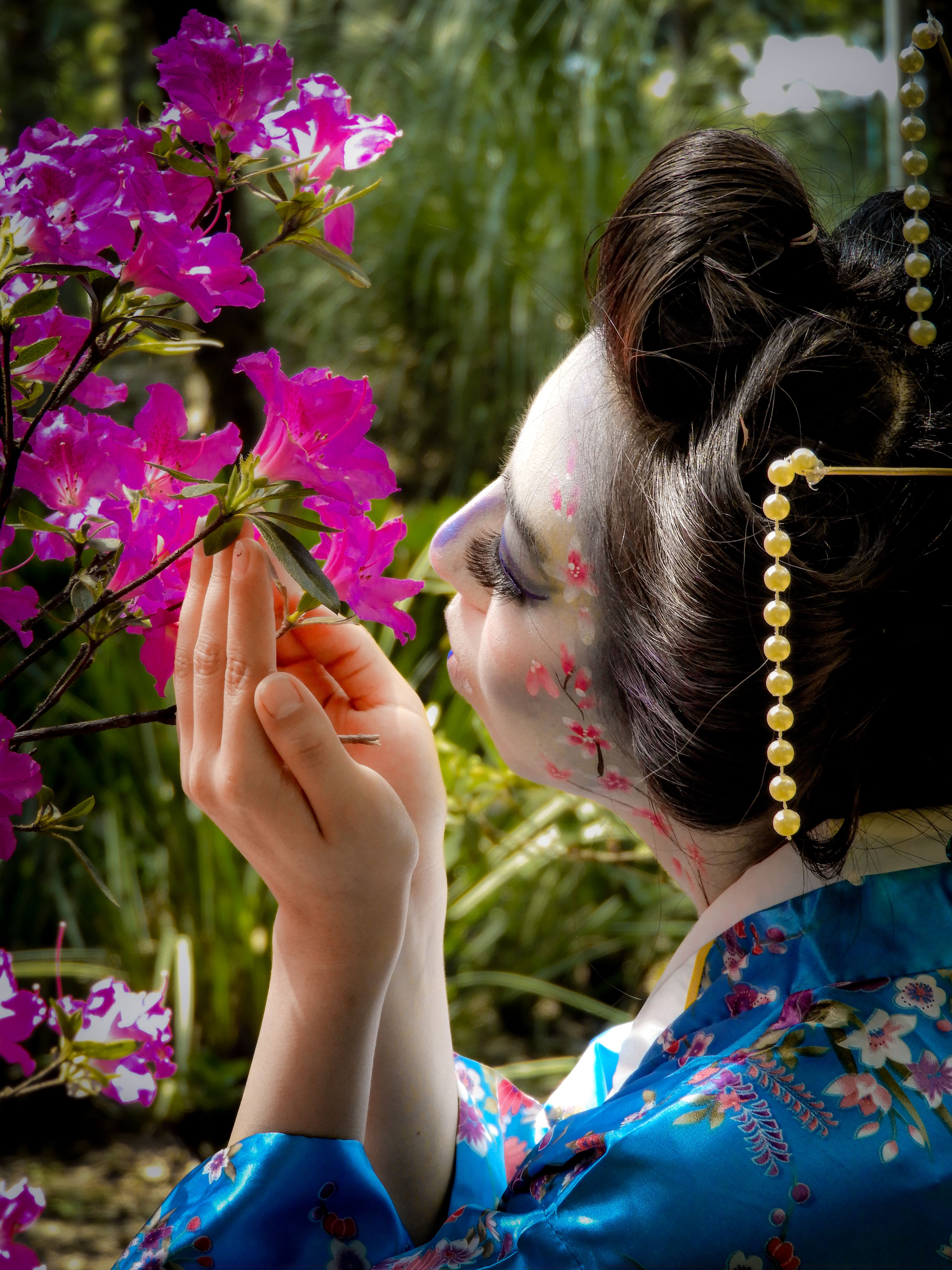 Elegant Geisha-Inspired Floral Portrait Outdoors · Free Stock Photo