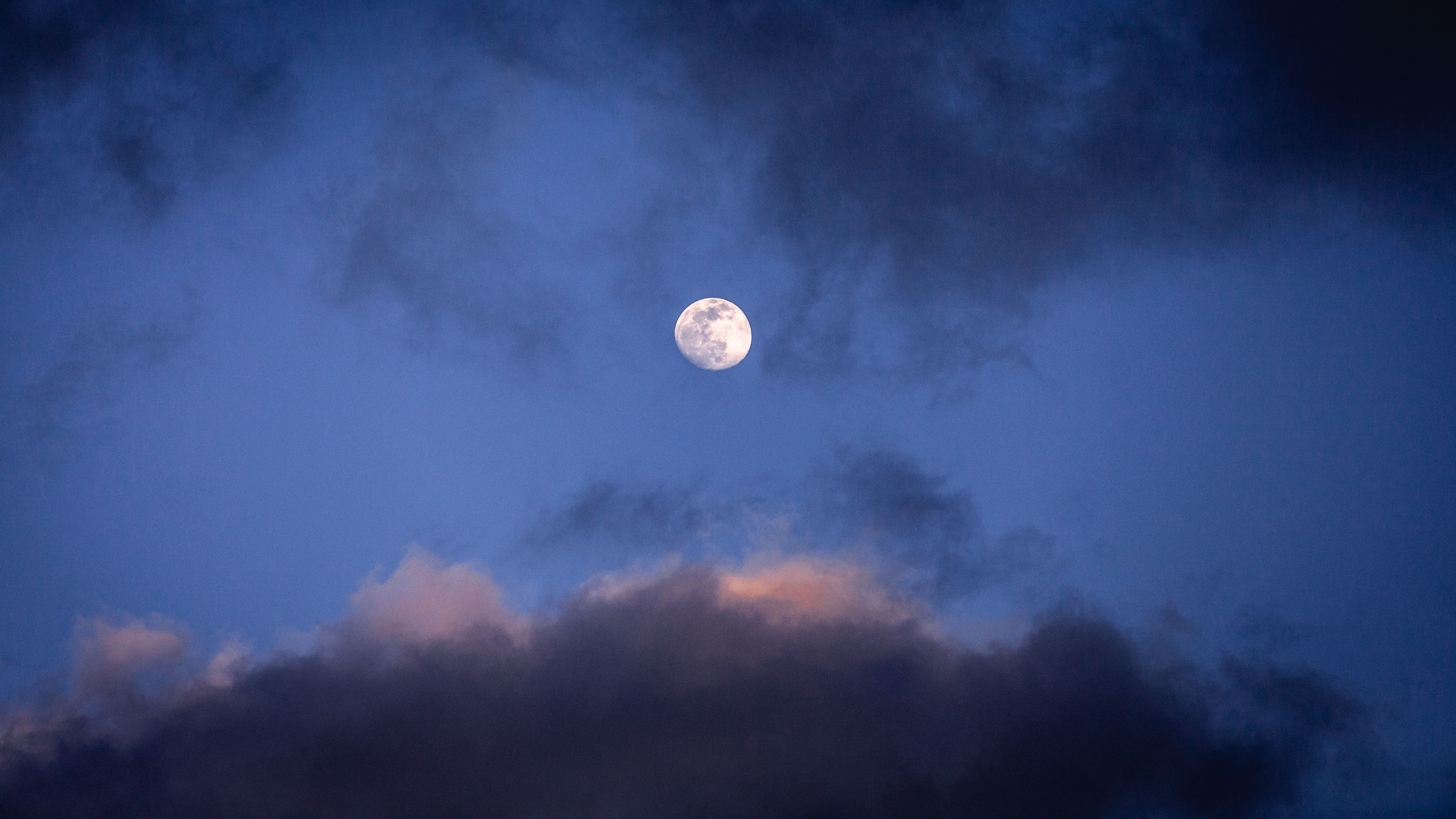Cloud over Full Moon in Sky · Free Stock Photo