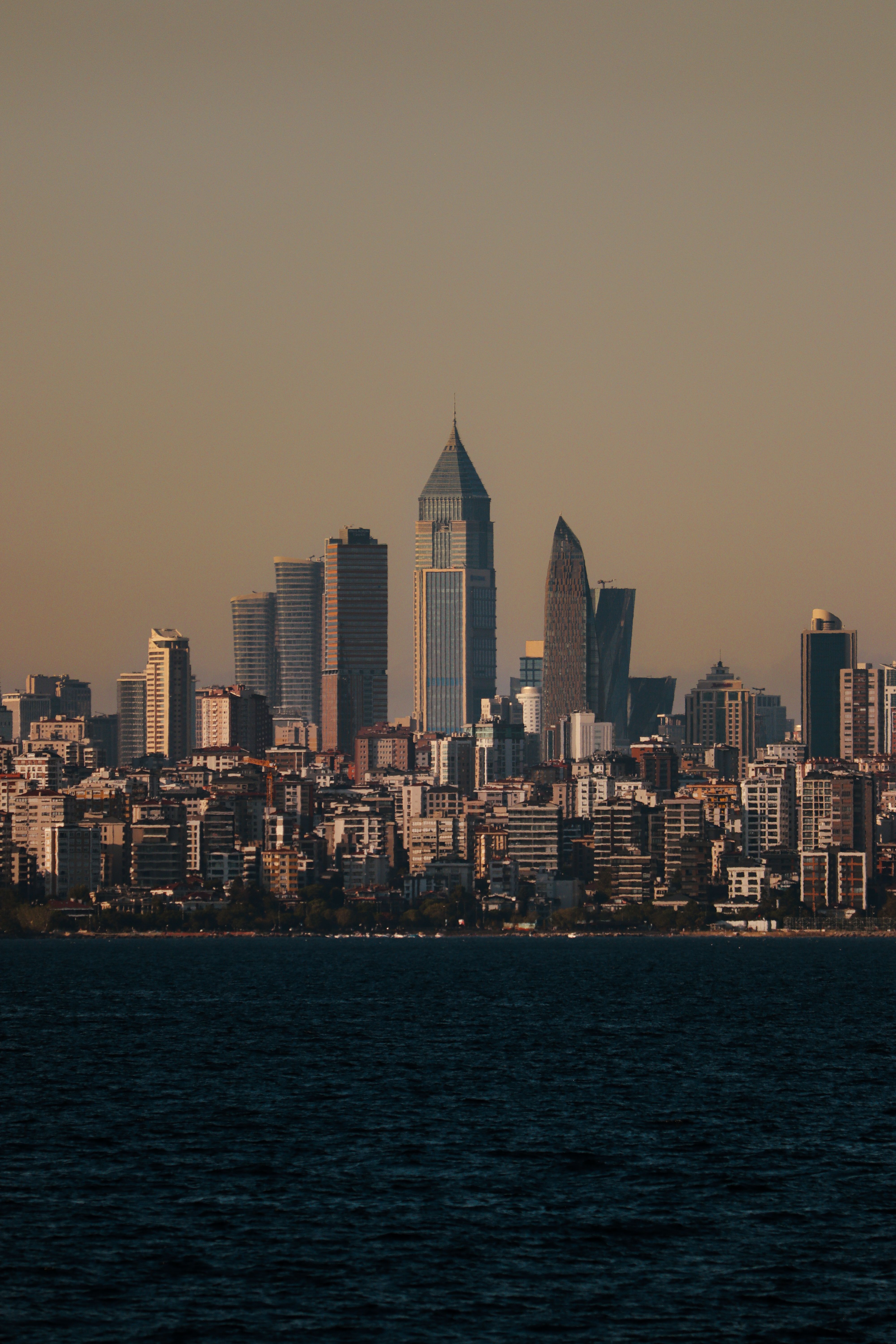 A city skyline with tall buildings in the distance · Free Stock Photo