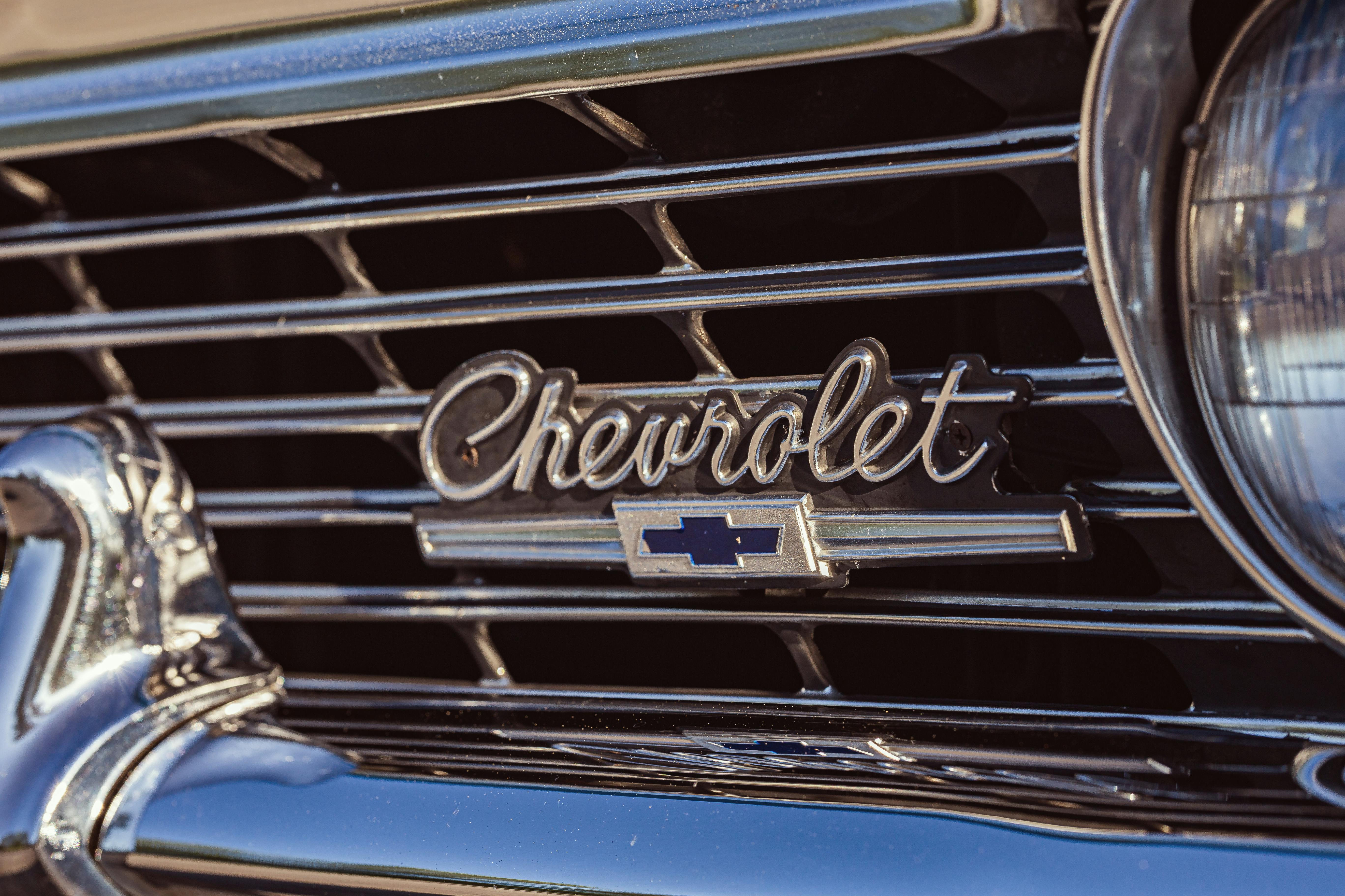 Close-up of Vintage Chevrolet Caprice Side Mirror · Free Stock Photo