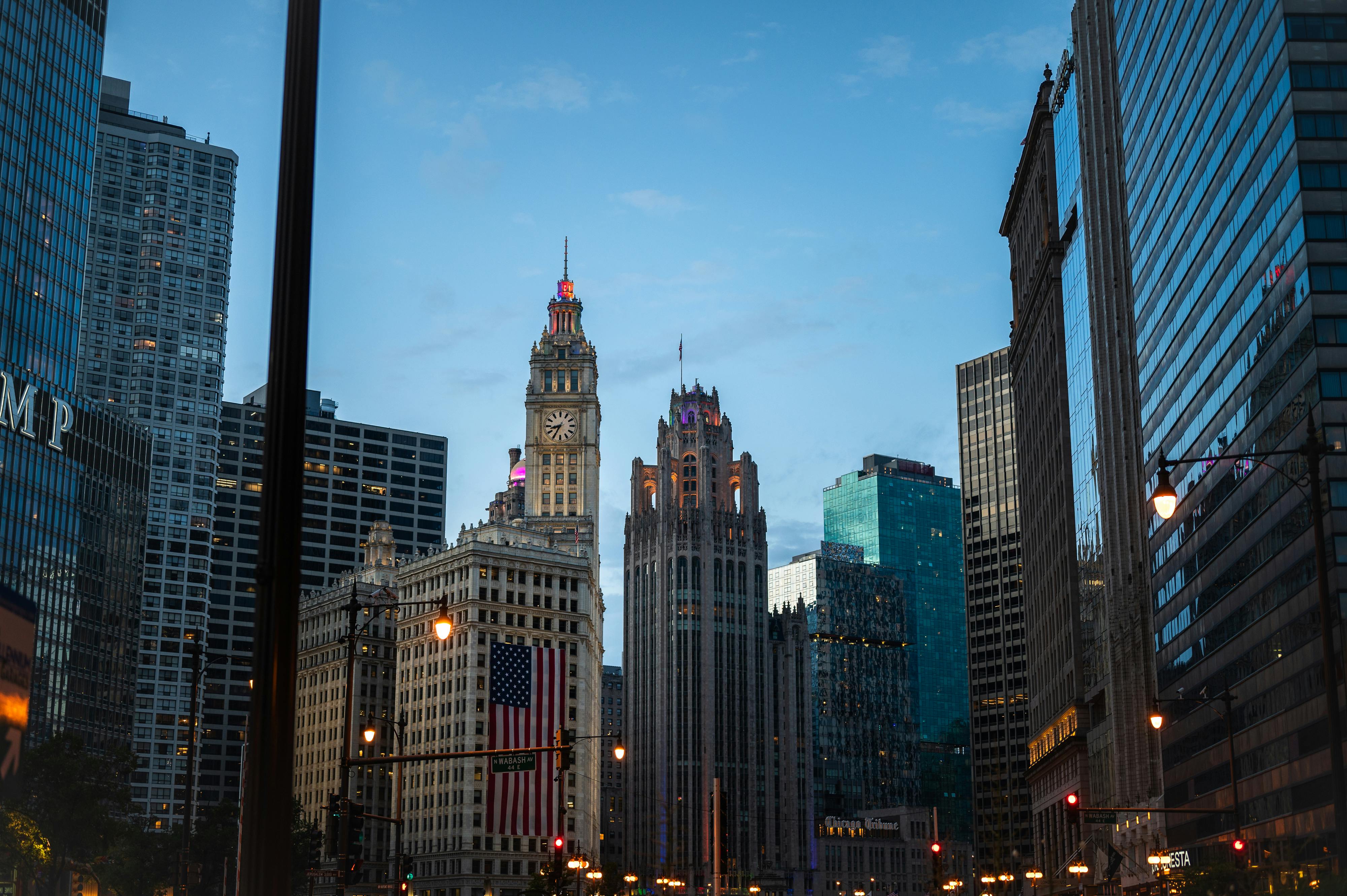 Chicago Cityscape with Iconic Skylines at Dusk · Free Stock Photo