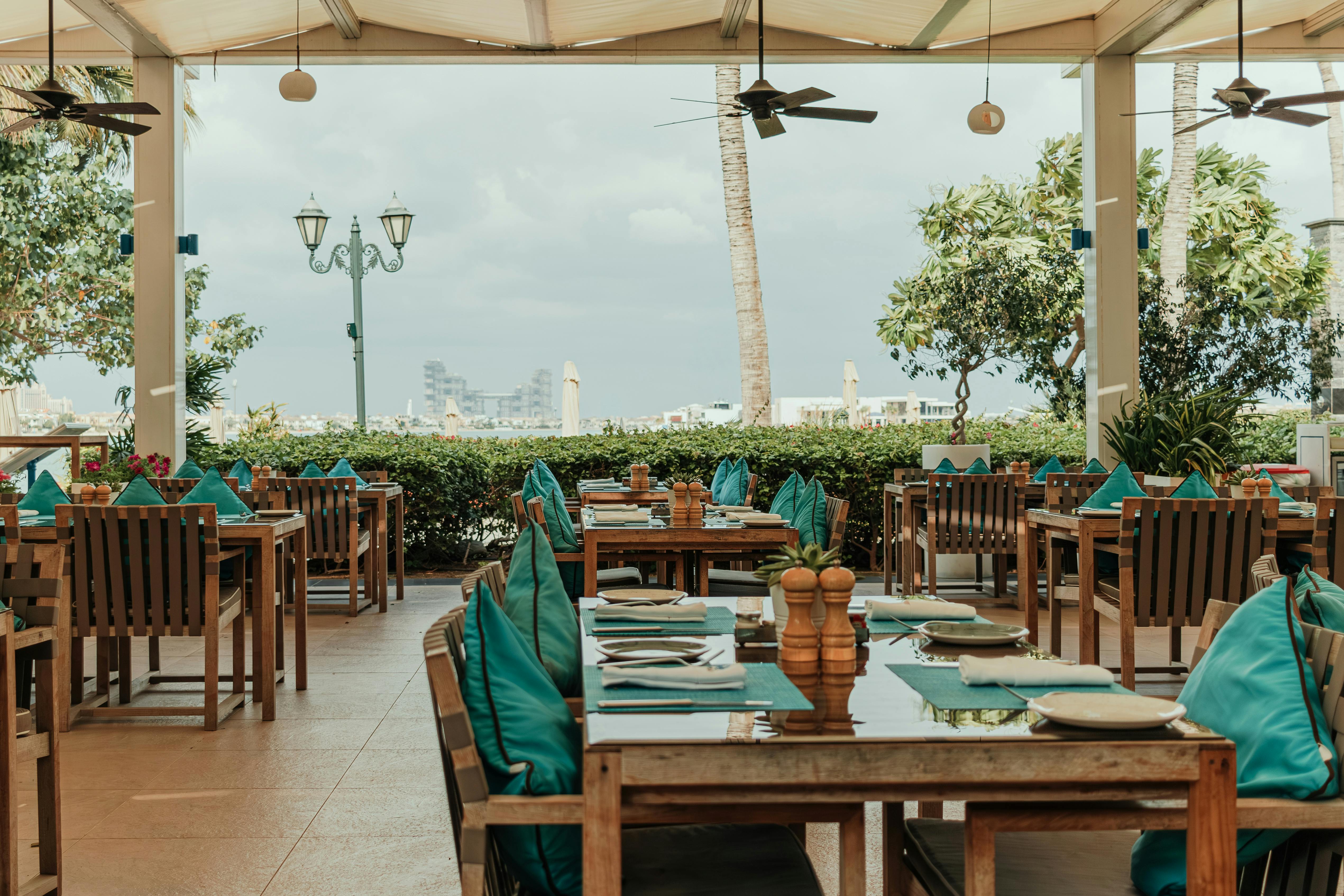 Alfresco Dining Overlooking Dubai Coastline · Free Stock Photo