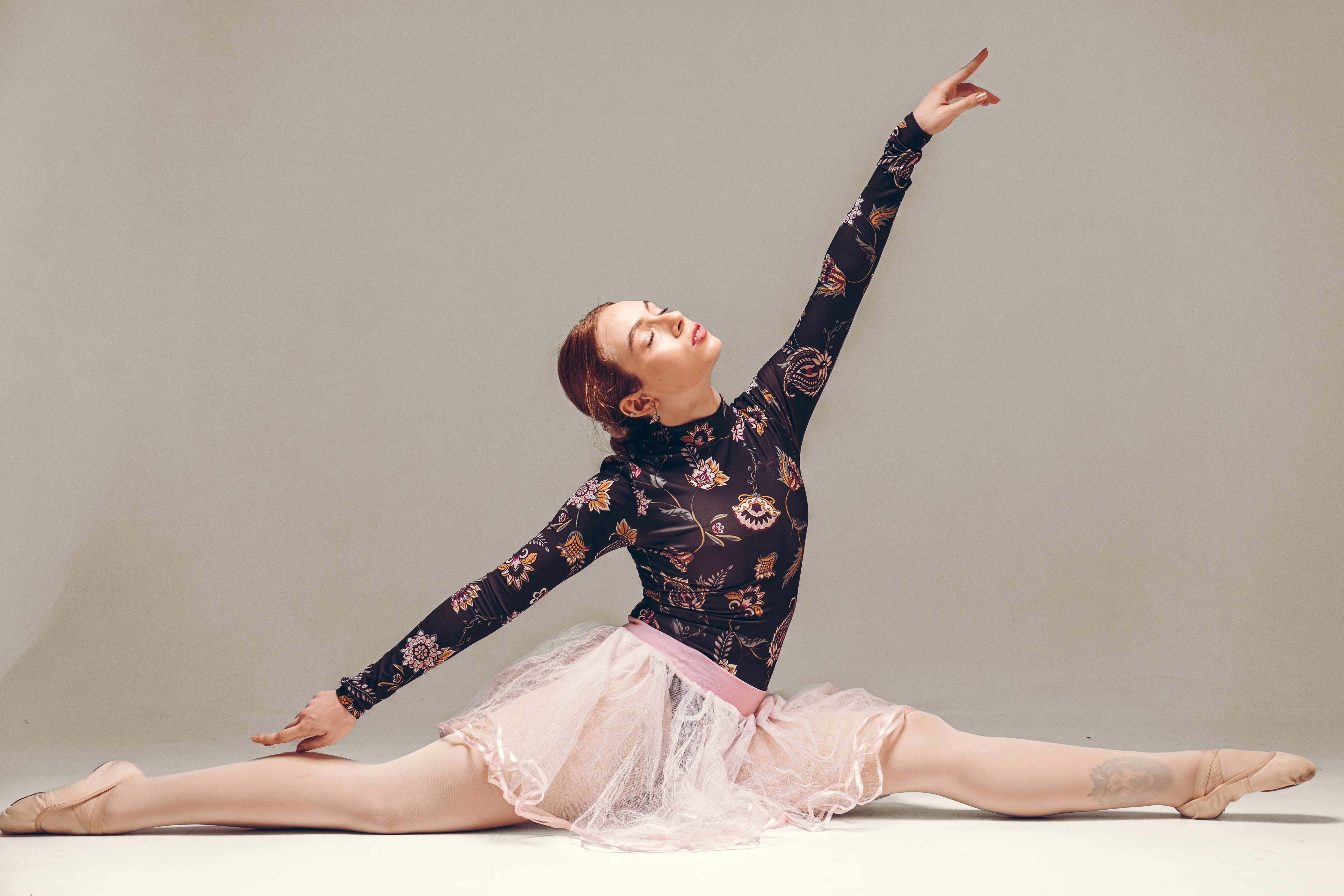 Young Ballerina Doing Splits · Free Stock Photo