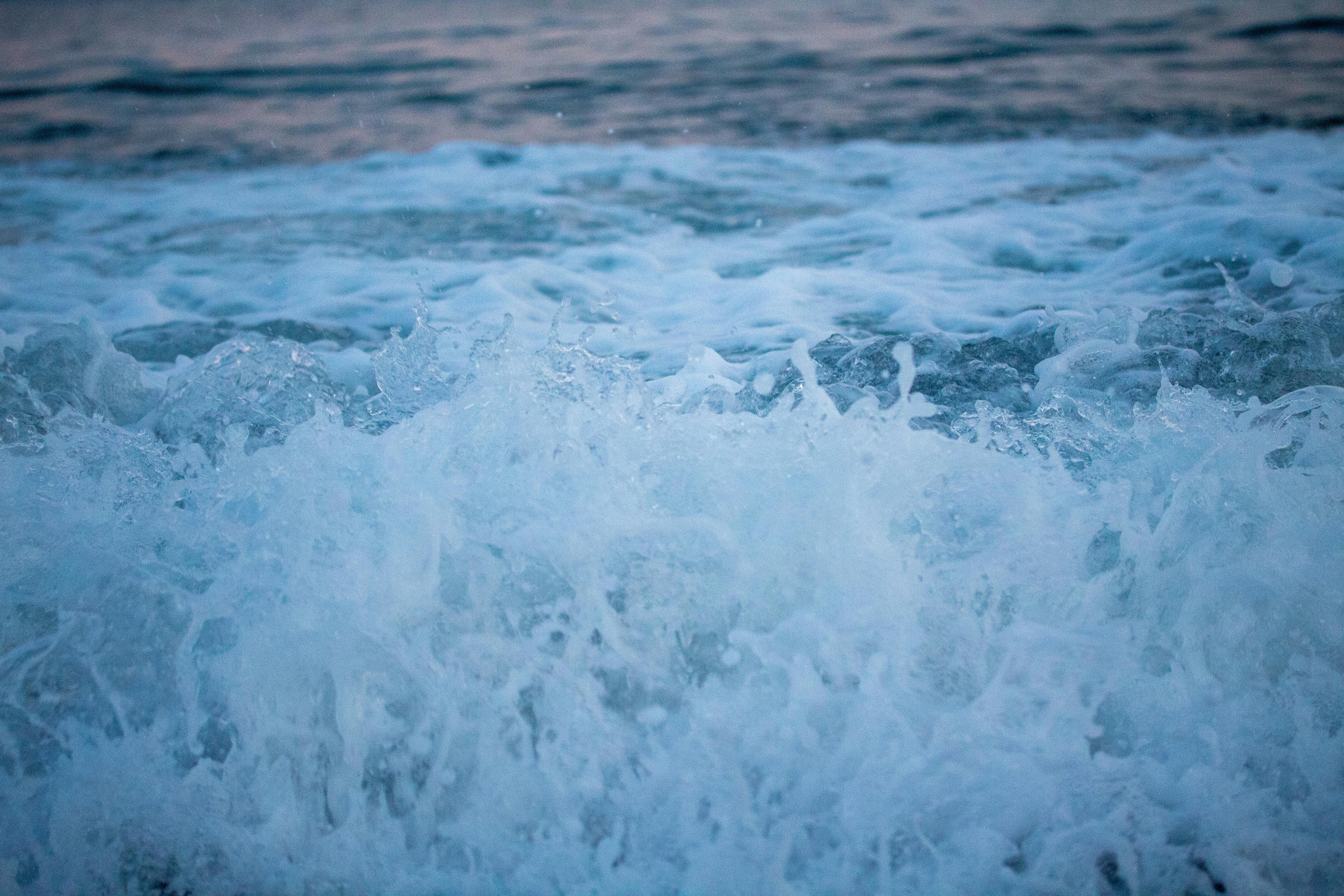 Whispers of the Tide: Gentle Waves at Dusk in Odawara · Free Stock Photo