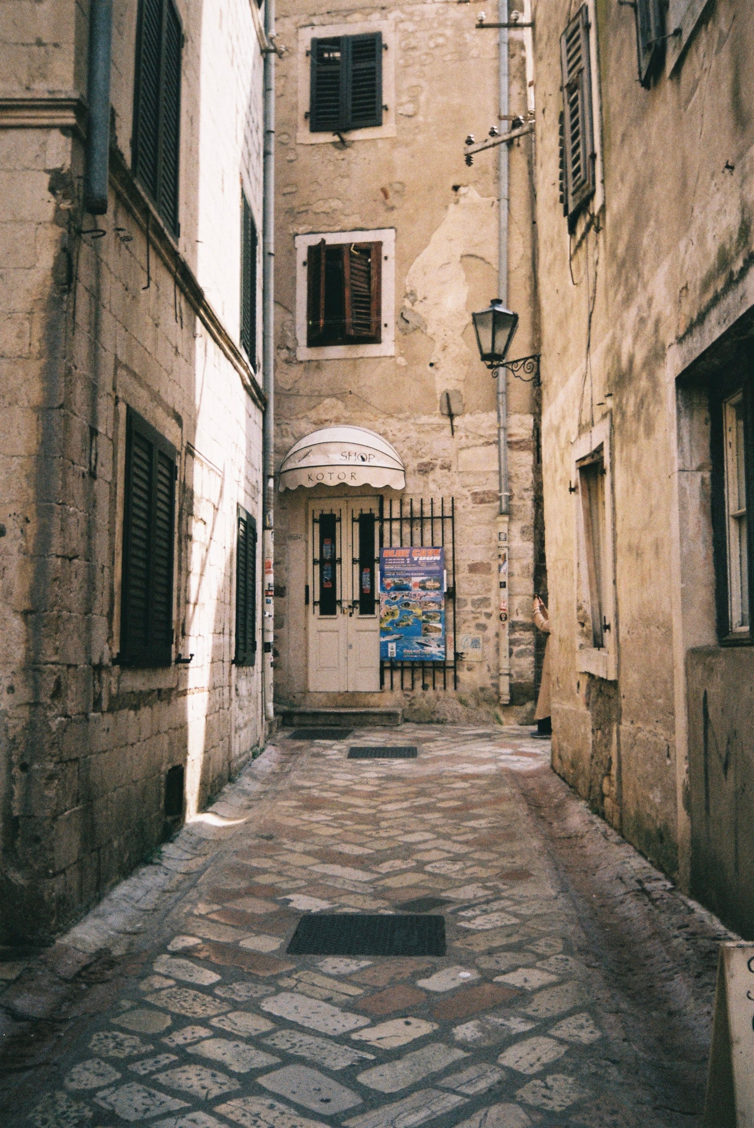 Charming Narrow Stone Alley in Historical Town · Free Stock Photo