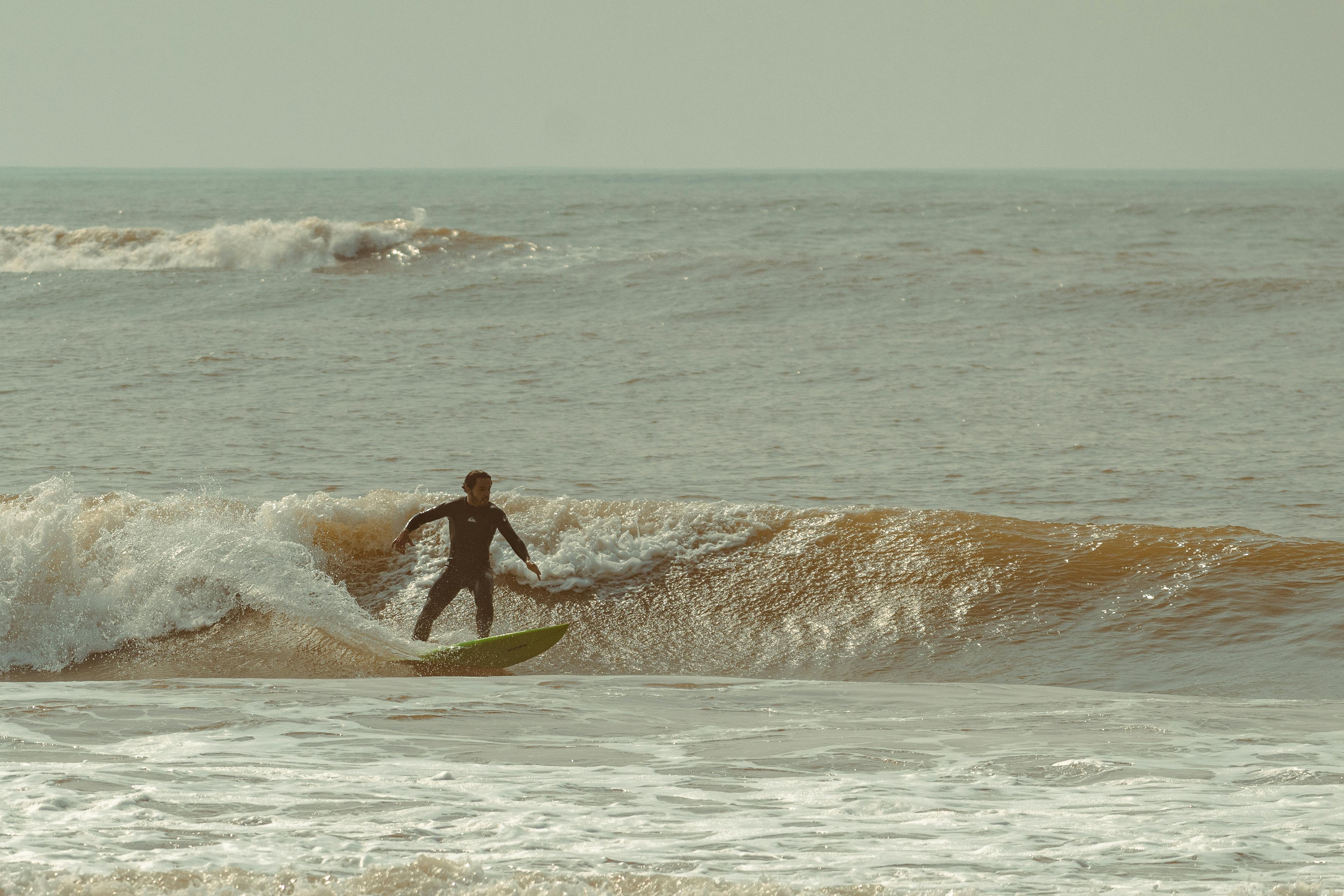 Exciting Surfing Adventure on Rolling Waves · Free Stock Photo