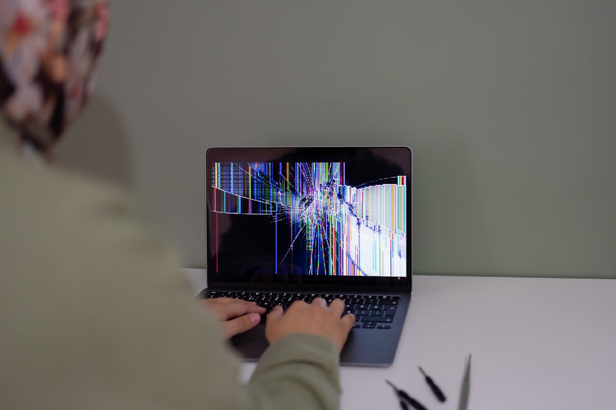 Cracked Screen Photos, Download The BEST Free Cracked Screen Stock ...