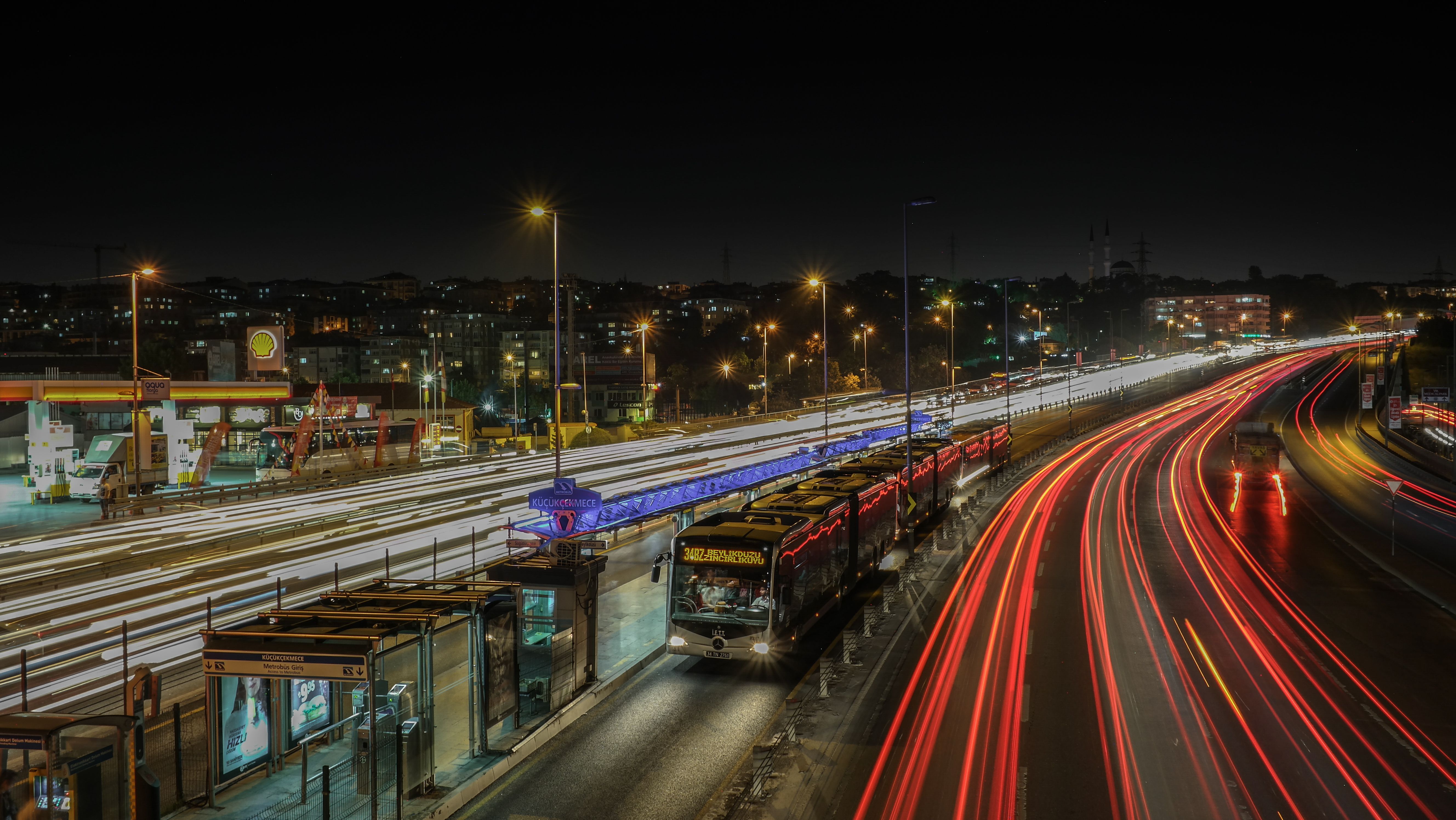 A long exposure of a highway with cars and trucks · Free Stock Photo