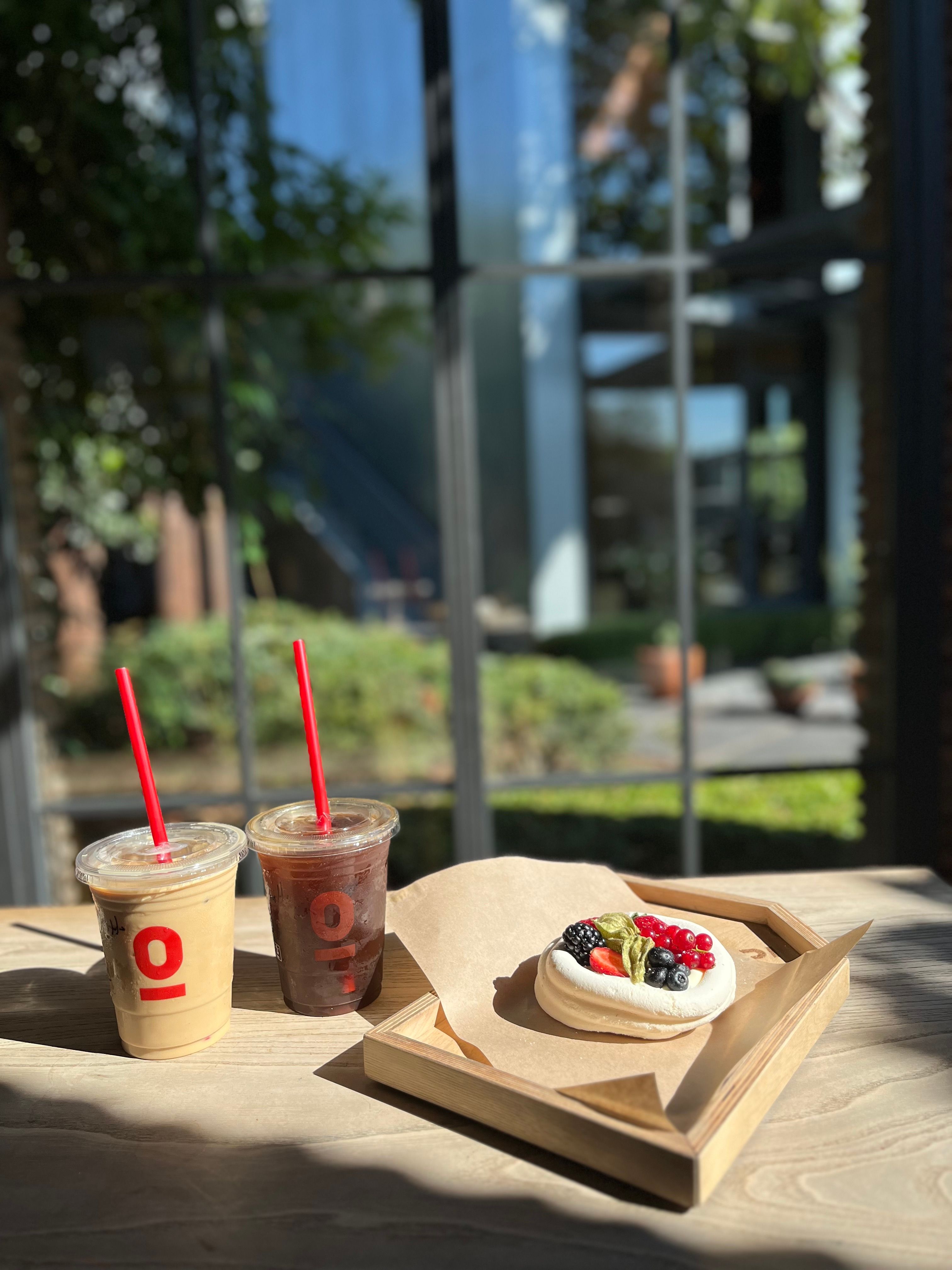Refreshing Cafe Drinks with Dessert on a Sunny Day · Free Stock Photo