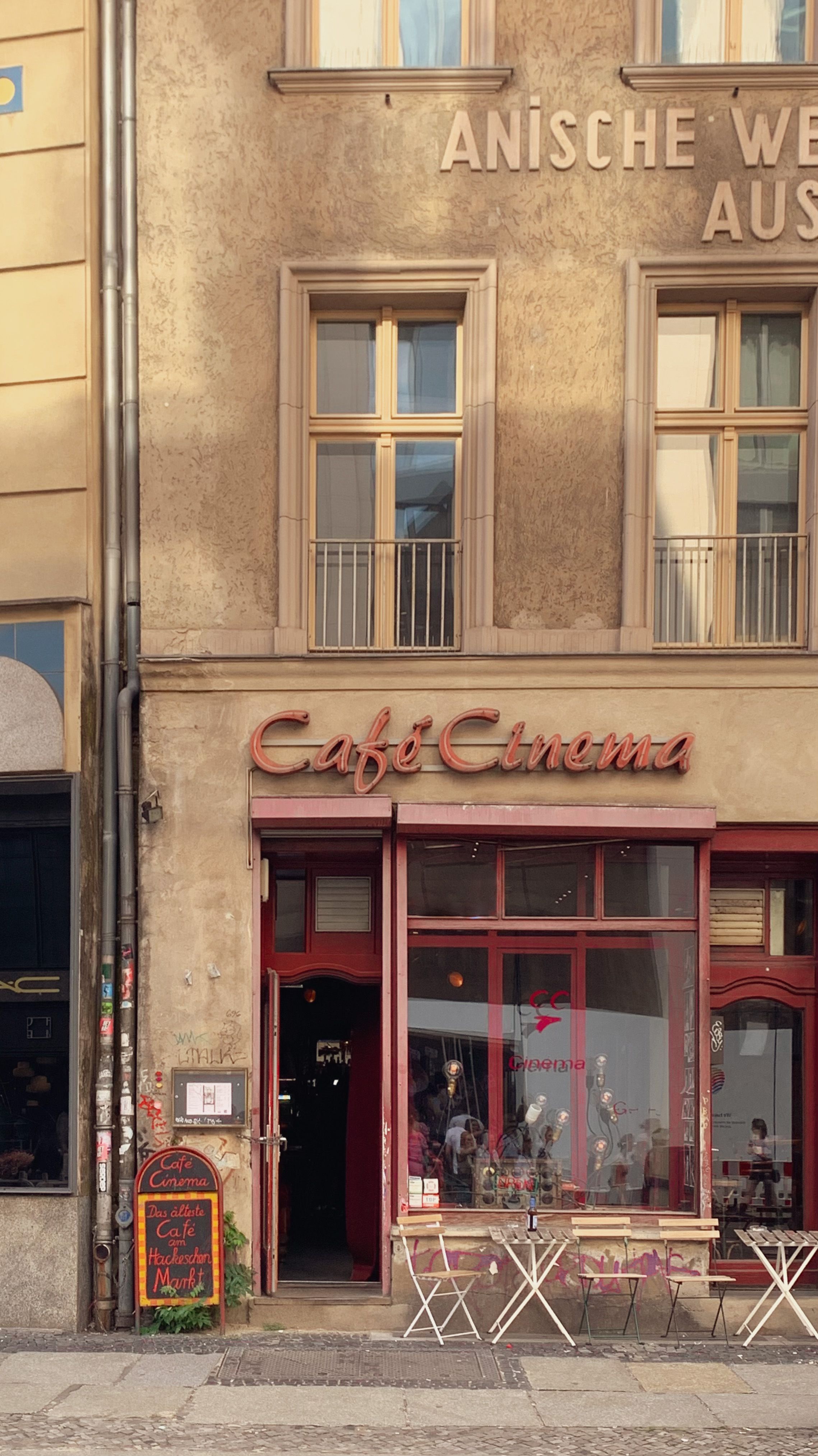 Berlin street view including a nice cafe on a bright day · Free Stock Photo