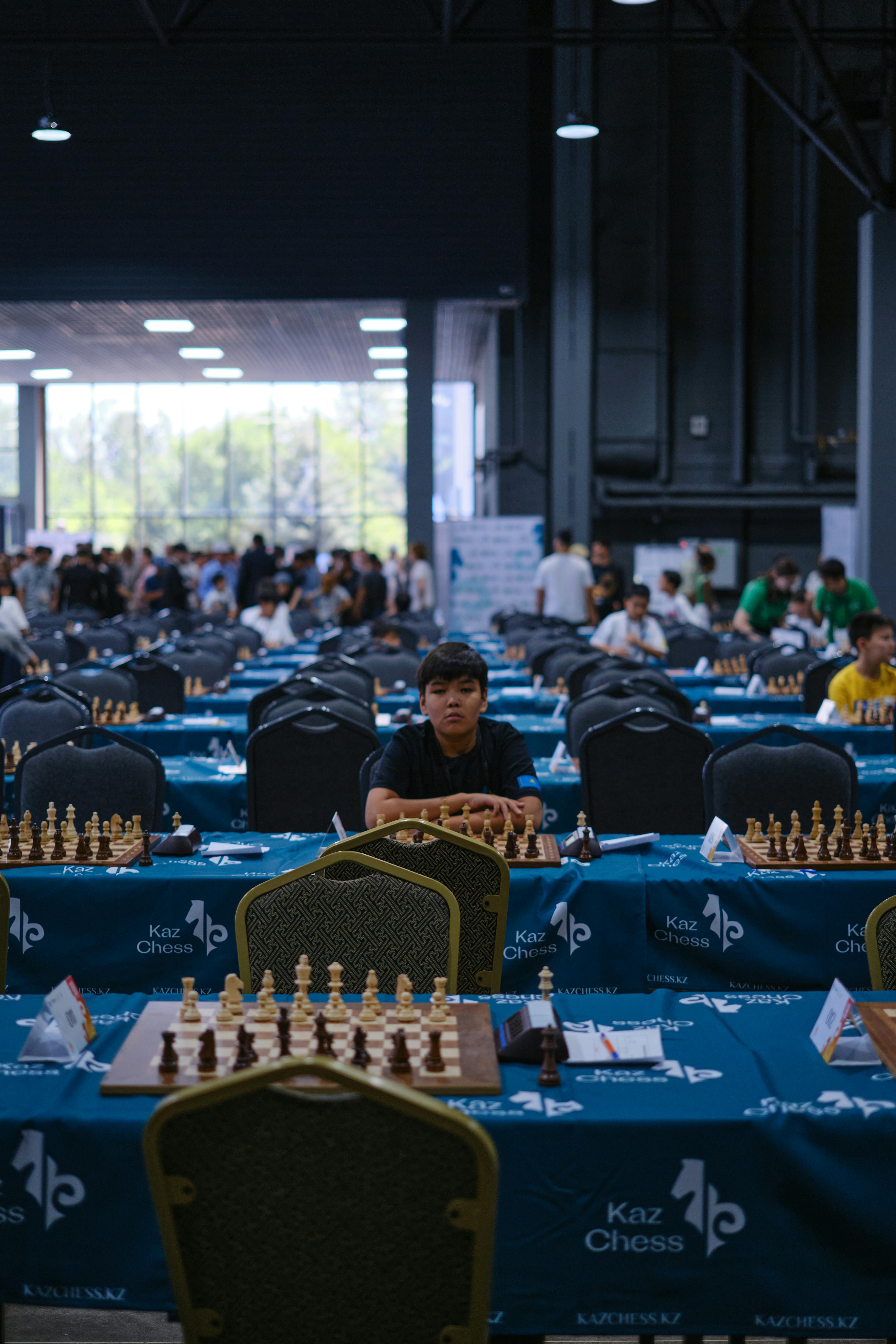 Chess Tournament Venue with Participants · Free Stock Photo