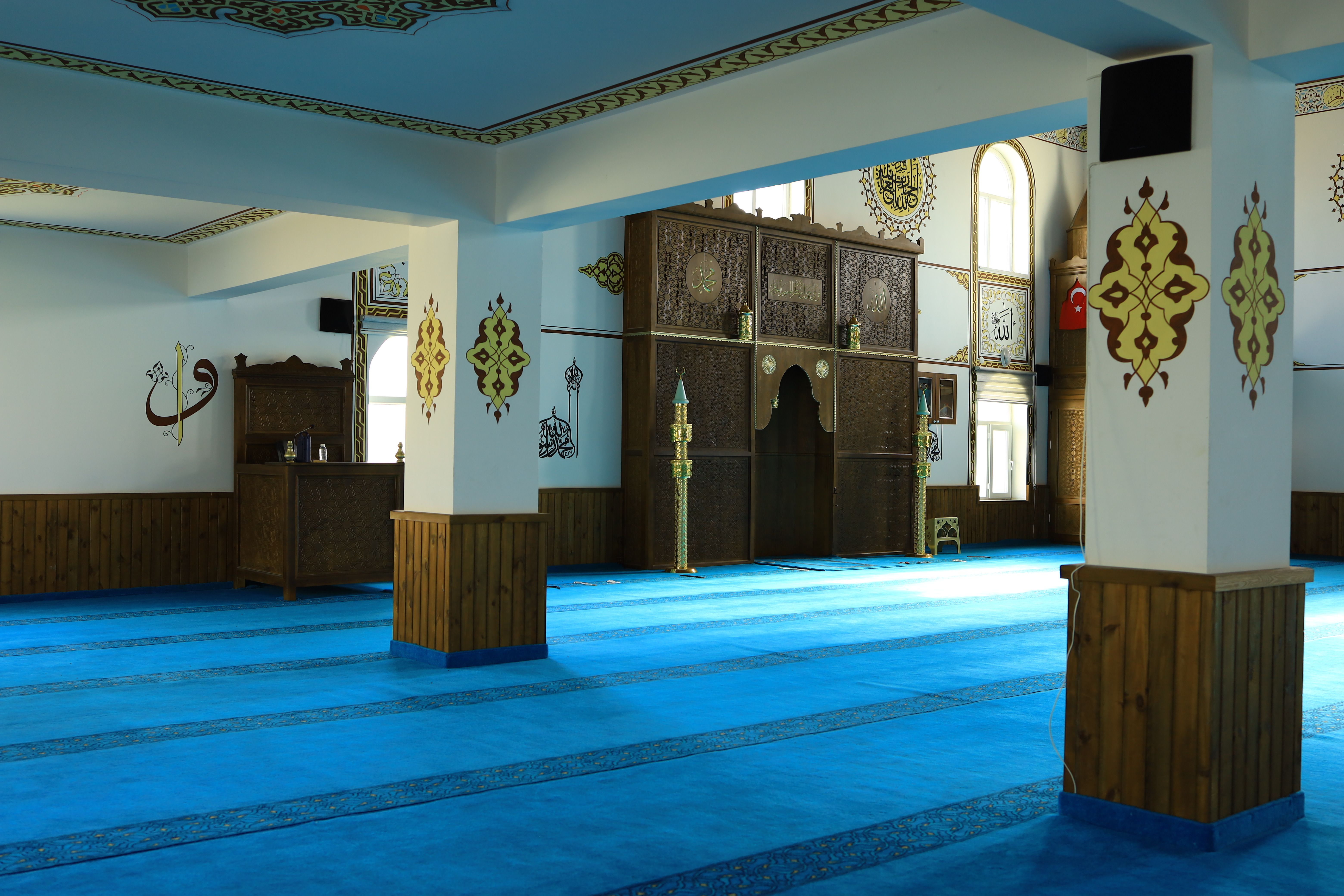 Peaceful mosque interior with blue carpet and ornate decor · Free Stock ...