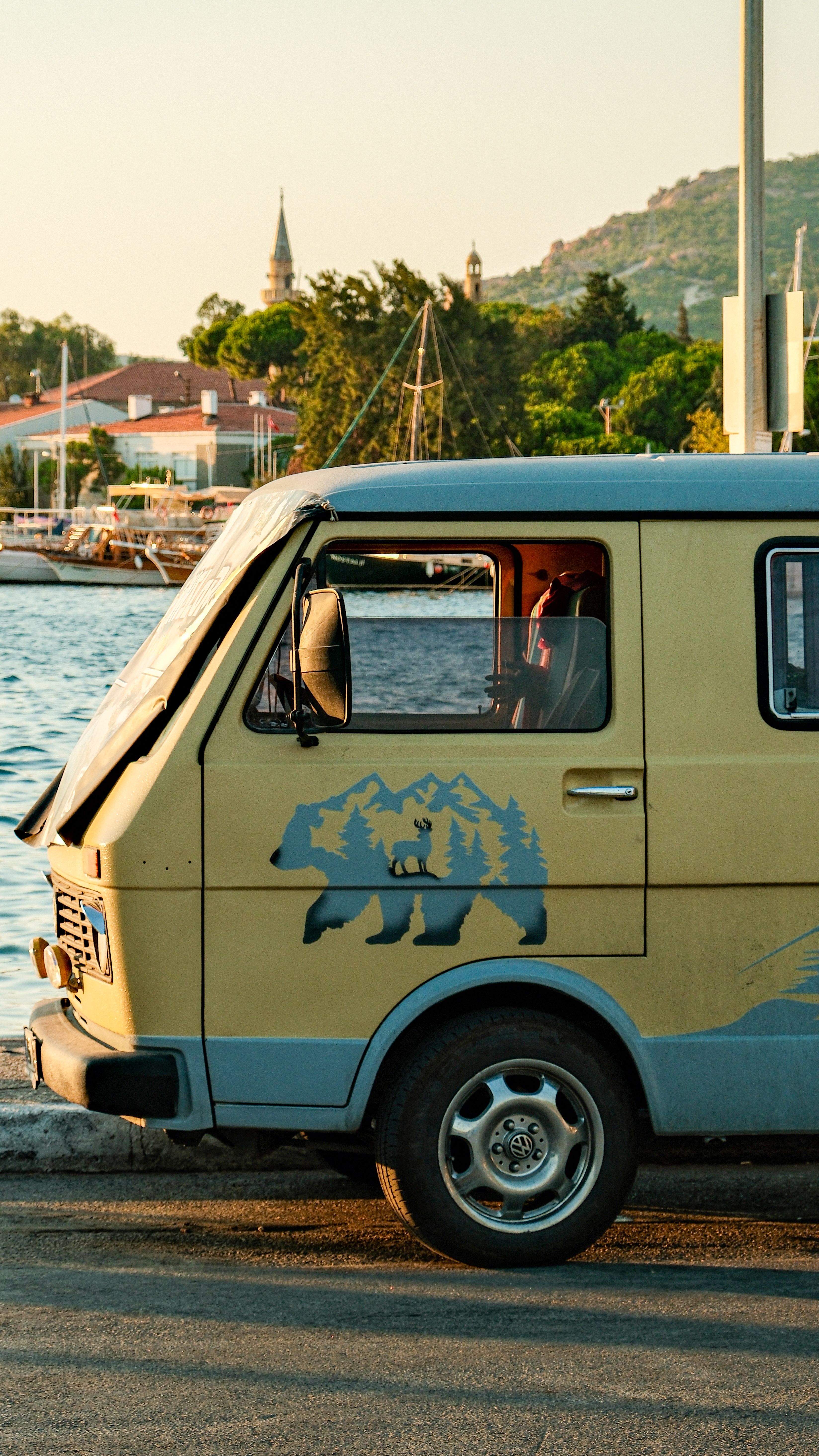 Vintage Van by Seaside with Scenic Backdrop · Free Stock Photo
